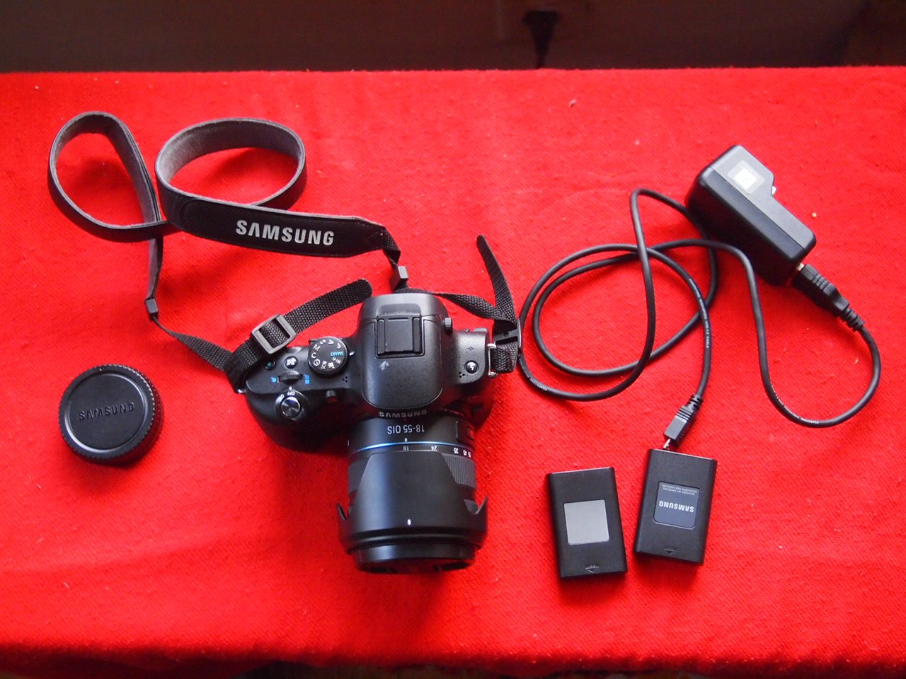 Samsung NX20 20.3 MP SLR with 3.0-Inch LCD Camera (Black)