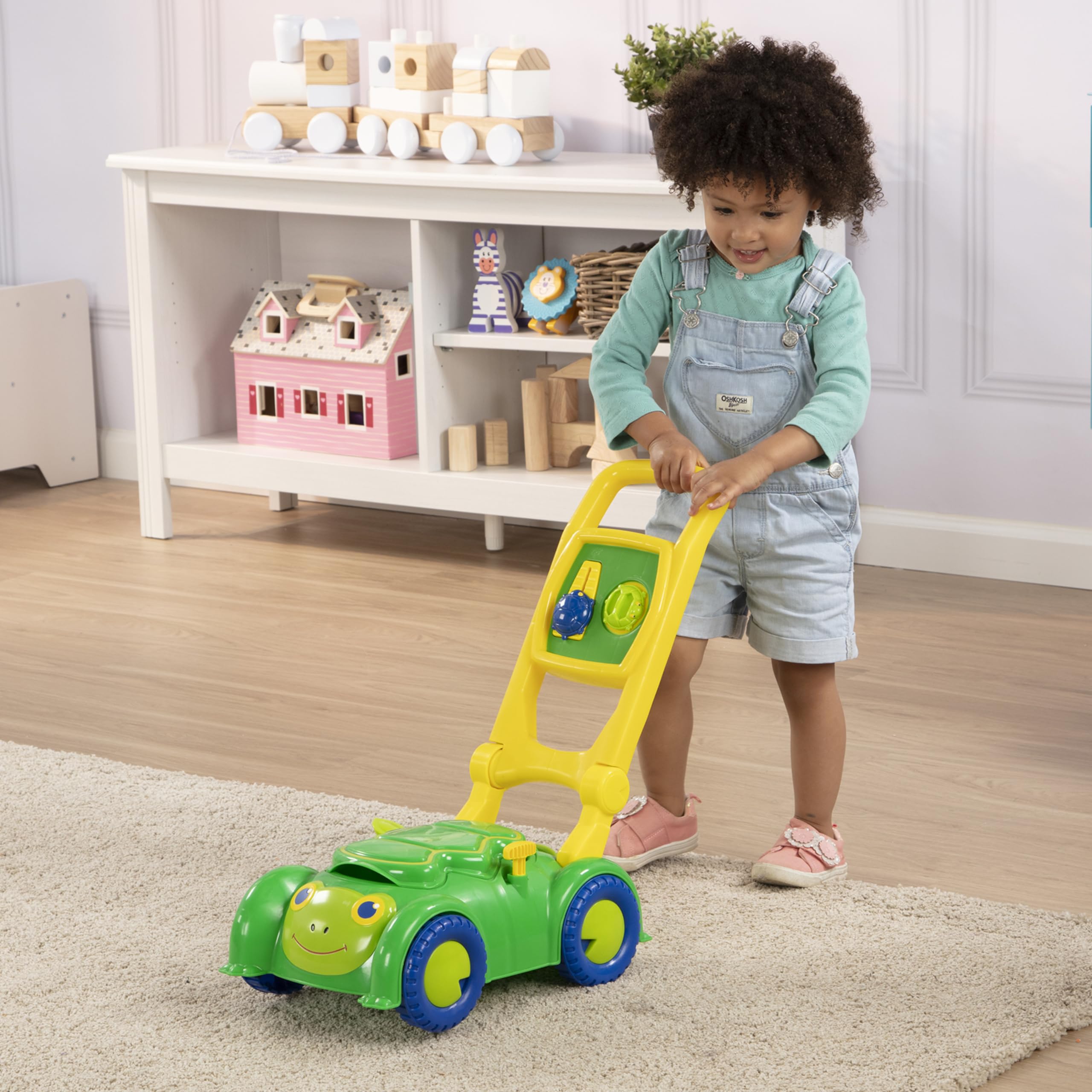 Melissa & Doug Sunny Patch Snappy Turtle Lawn Mower - Pretend Play Toy for Kids - Turtle-Themed Pretend Kids Lawn Mower Developmental Push Toy For Toddlers