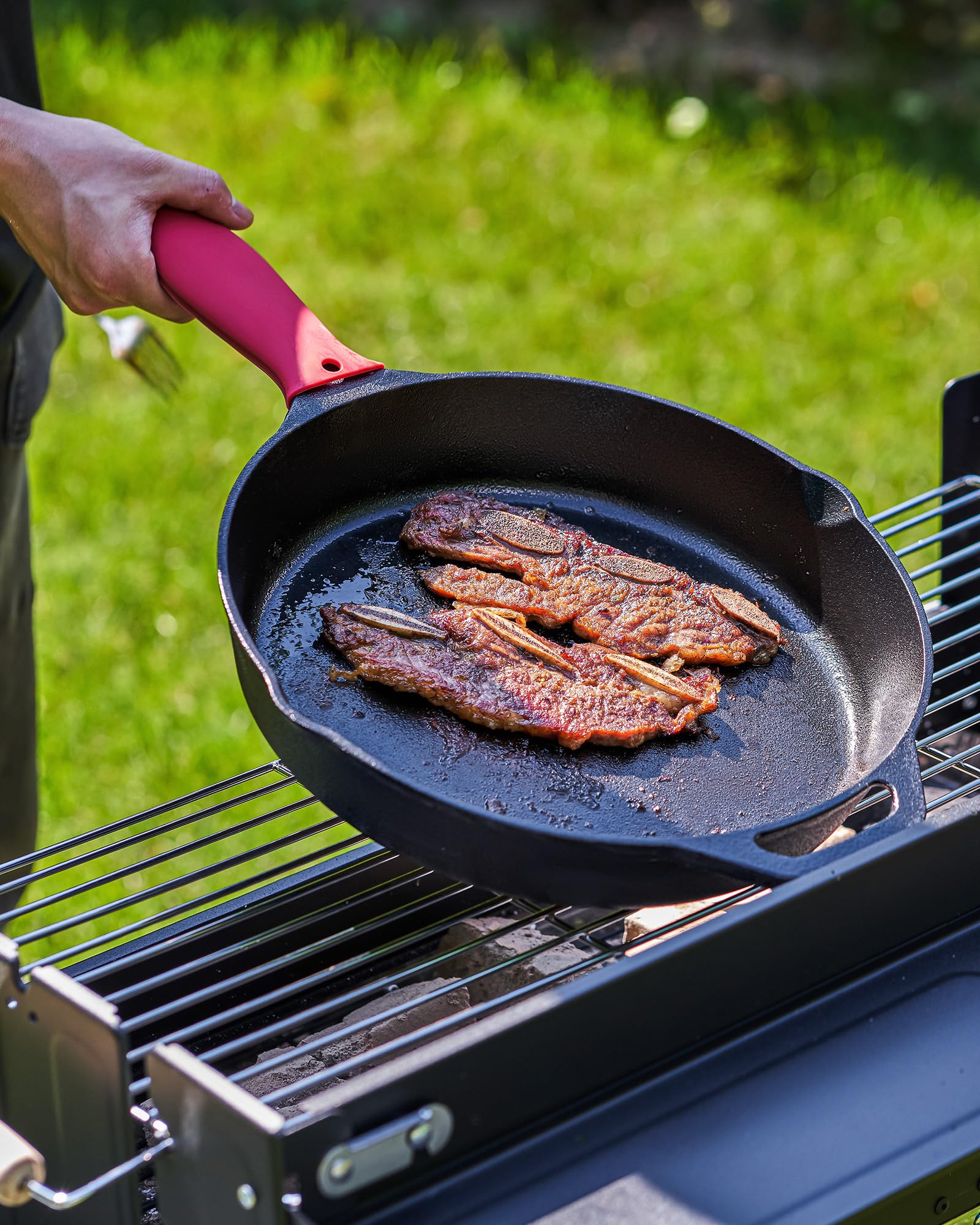 DARTMOOR Pre-Seasoned Cast Iron Skillet, 12 in Cast Iron Frying Pan with Handle, Protective Covers, & Pour Spouts, Safe Grill Cookware with Non-Stick Surface, Cast Iron Pan for Indoor & Outdoor Use
