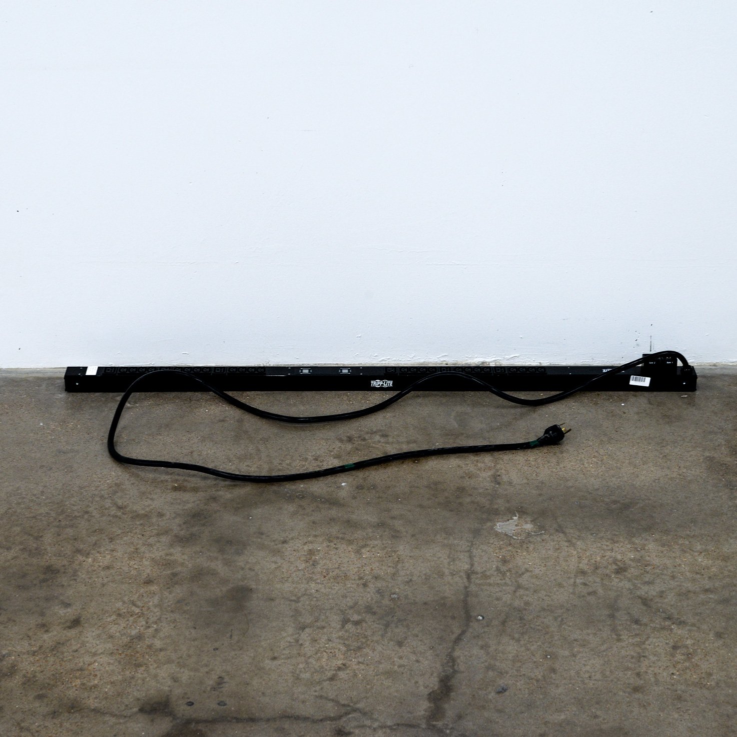 Tripp Lite PDUMV30HV PDU Metered 208V - 240V 30A 30 Outlet (PDUMV30HV)
