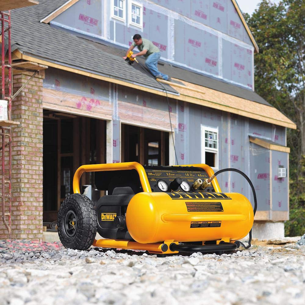 Dewalt D55146 1.6 Hp Continuous 200 Psi, 4.5 Gallon Compressor, 17" x 33.75" x 24.5"