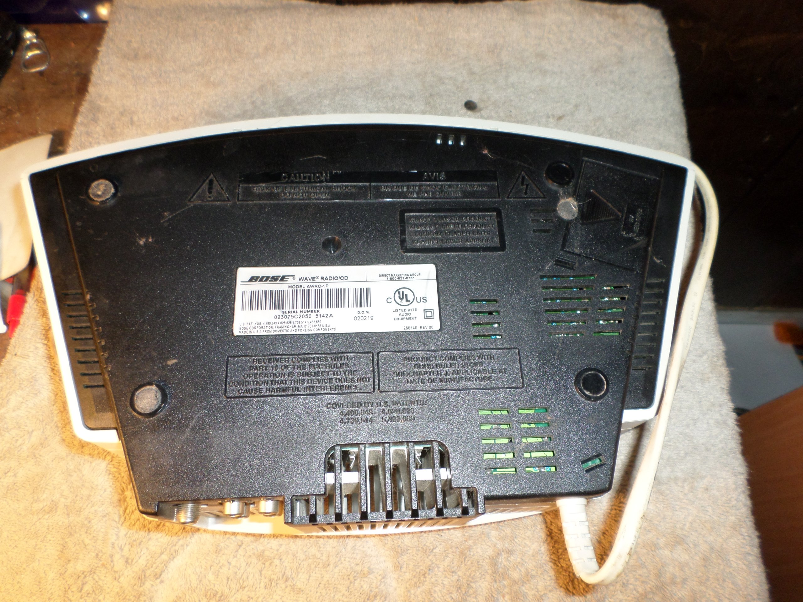 Bose Acoustic Wave Clock Radio AWR1-1W with Remote and Pedestal