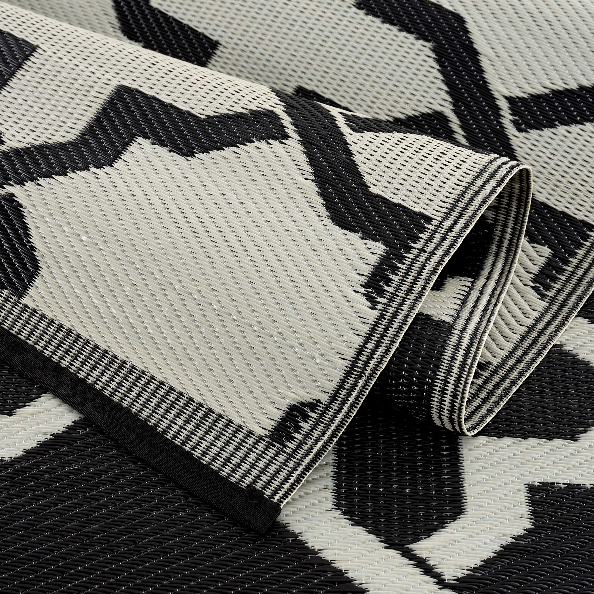 Beverly Rug Outdoor Reversible Plastic Area Rug-3'11 inchx 5'11 inch-Nevada,21102-Black / White