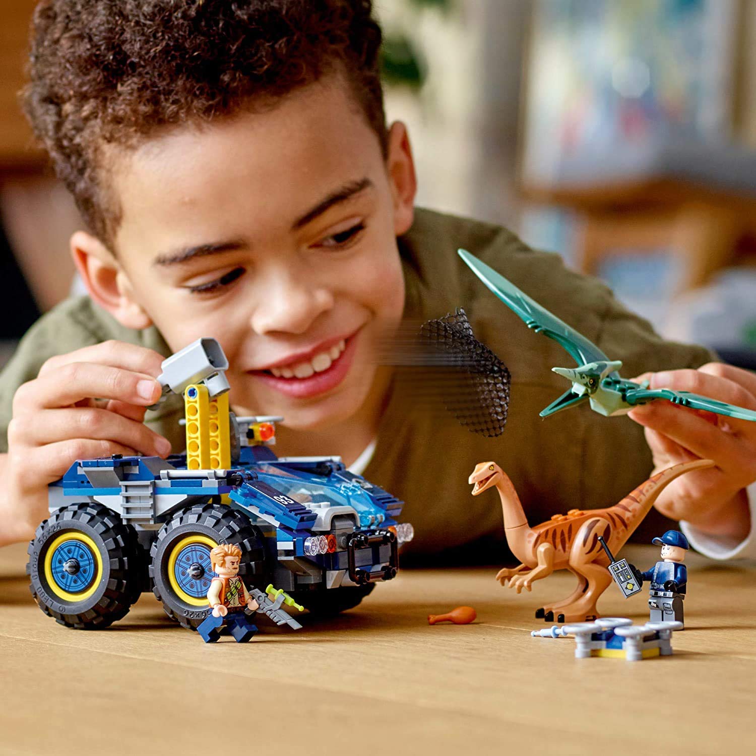 LEGO Jurassic World Gallimimus and Pteranodon Breakout 75940, Dinosaur Building Kit for Kids, Featuring Owen Grady, Claire Dearing and ACU Trooper Minifigures for Creative Play (391 Pieces)