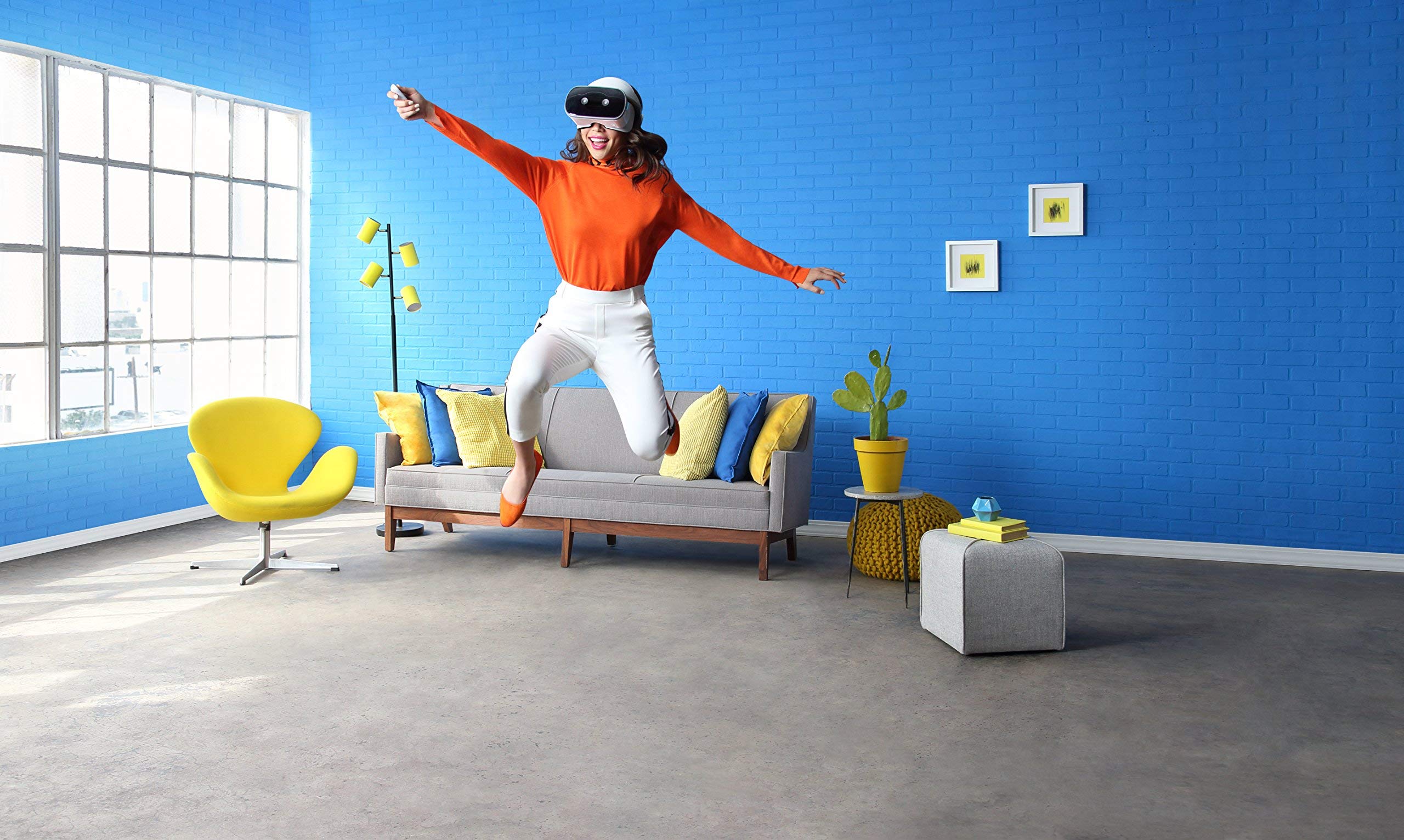 Lenovo Mirage Solo with Daydream, Standalone VR Headset with Worldsense Body Tracking, Ultra-Crisp QHD Display, Smartly Designed Mobile Headset (Renewed)