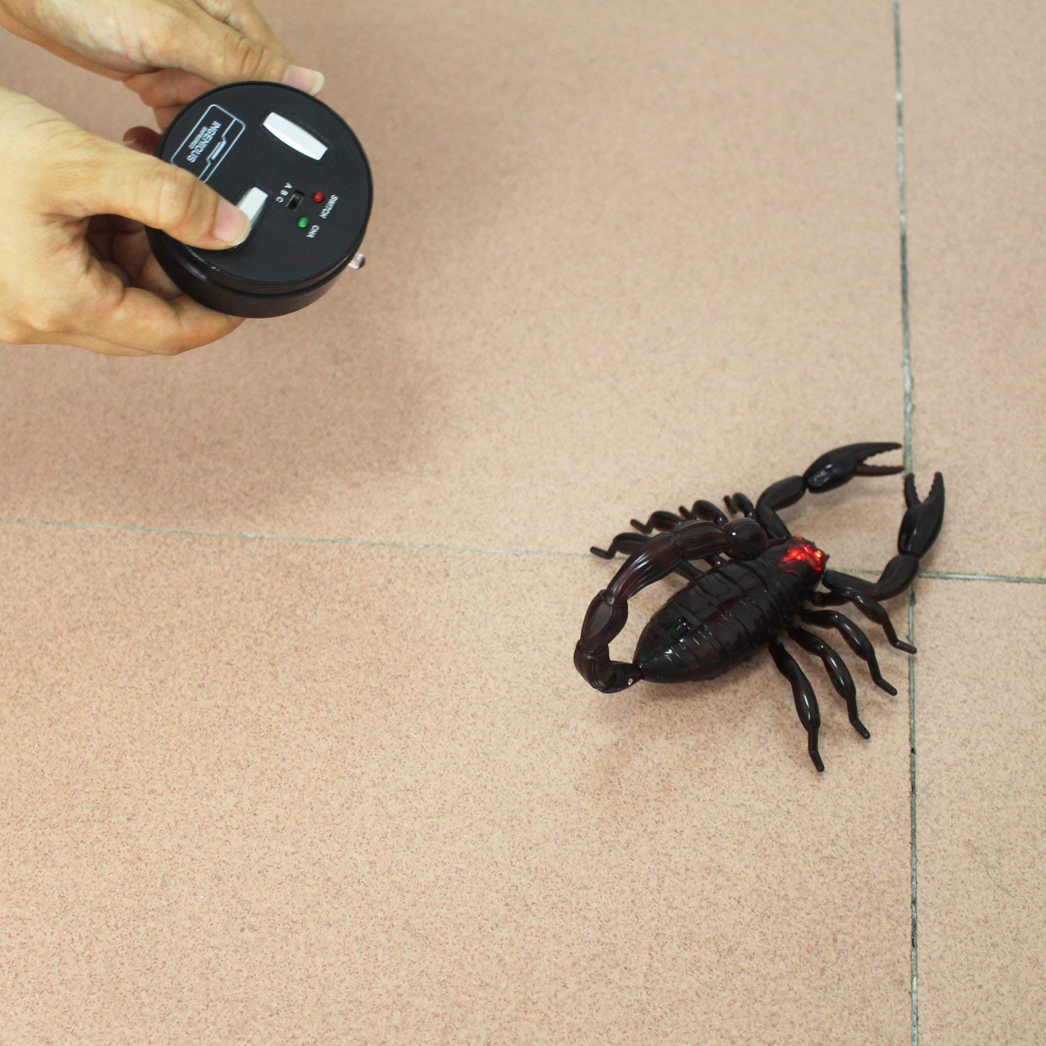 Tipmant Realistic RC Scorpion Remote Control Animal Vehicle Car Electric Scary Toy Halloween Kids Birthday Gift