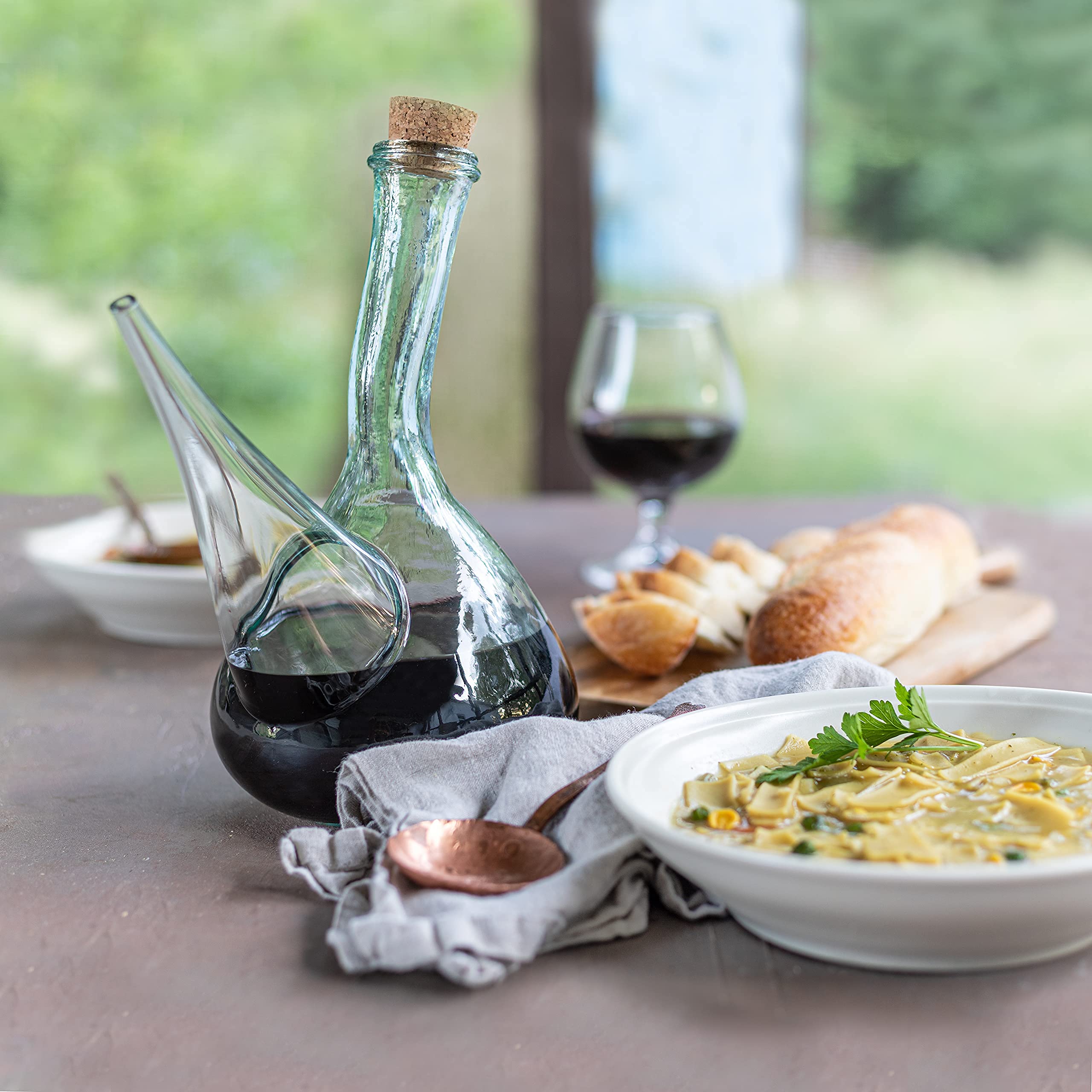 Brule Spanish Porron Wine Pitcher Decanter and Aerator, 750 mL Carafe, Elegant Glass Pourer with Bottle Stopper, Decorative Kitchen and Dining Room Glassware, Red and White Wines