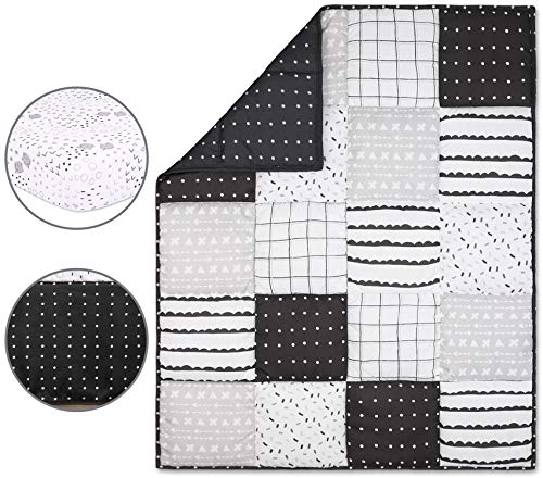 The Peanutshell Black and White Crib Bedding Set for Baby Boys or Girls - 3 Piece Nursery Set - Crib Quilt, Fitted Sheet, Dust Ruffle