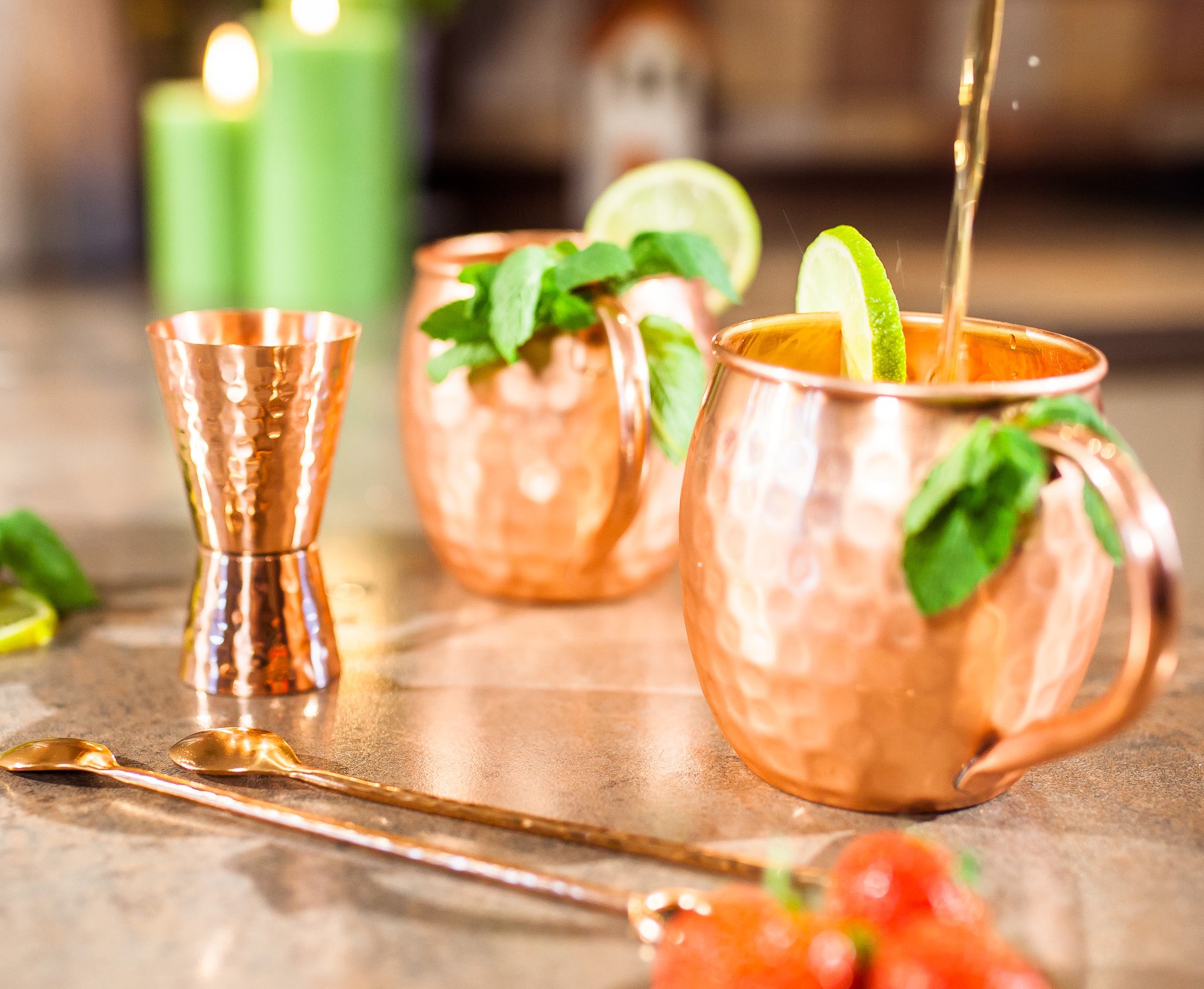 Copper jigger lacquered for the shine and to prevent tarnish. - Double 1oz/2oz copper measuring jigger for cocktail mixing. - Solid hammered copper 22G copper. - Copper shot glass for Moscow mule.