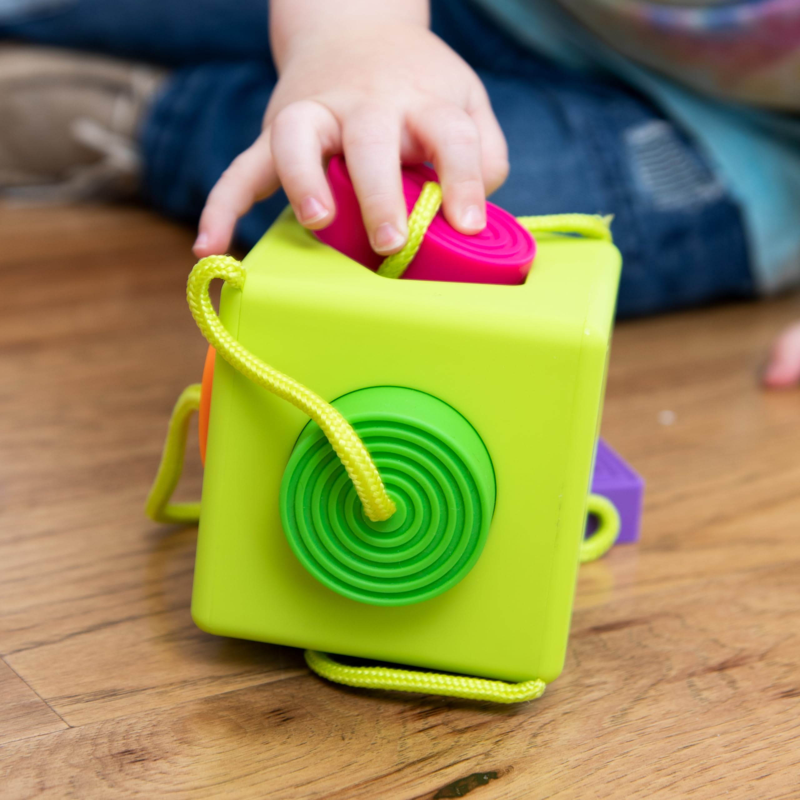 Fat Brain Toys OombeeCube - Travel-Friendly Shape-Sorter for Babies & Toddlers