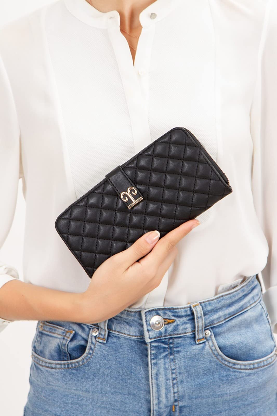 Women's Large Capacity Bifold Wallet | 9 Card Holder and ID Window | Quilted Design Soft Textured Zipped Handbag for Women | Vegan Leather Purse (Black)