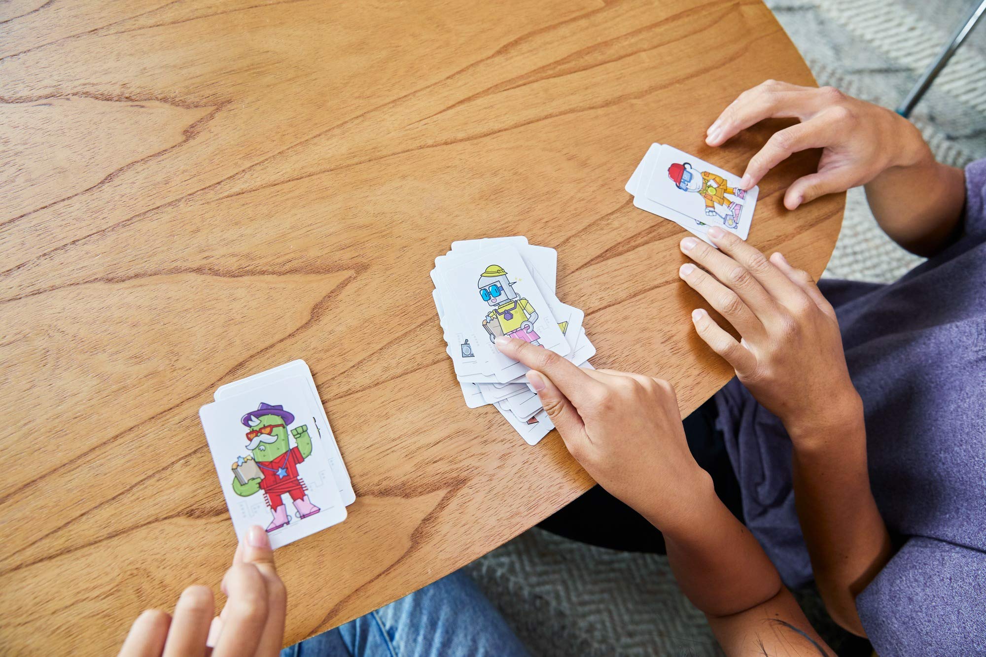 Mattel Games Common Threads 4-in-1 Family Card Game, Matching Game for 7 Year Olds and Up, Multi (GMK70)