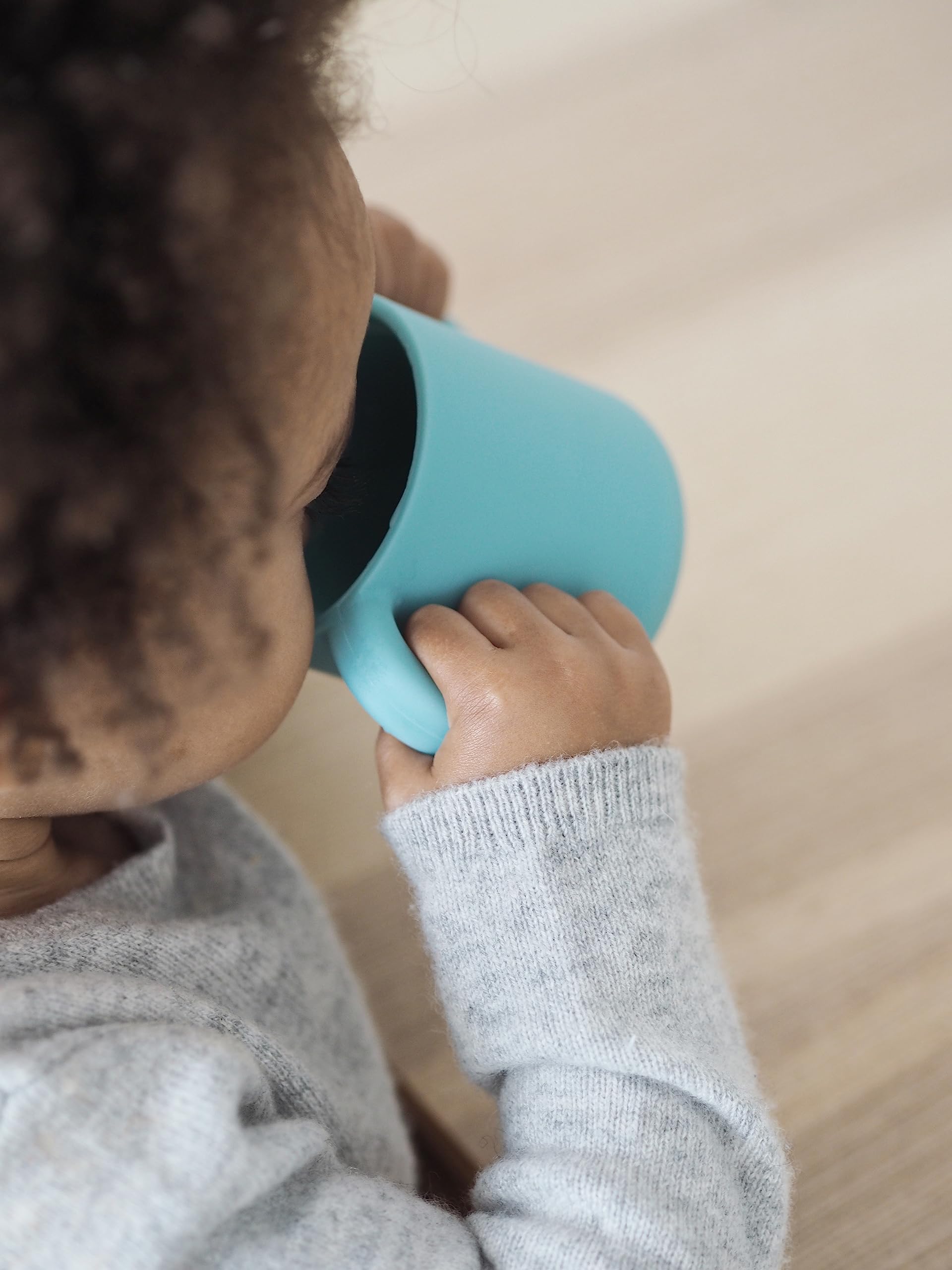 Beaba Silicone Training Cup, Baby Sippy Cup, Silicone Sippy Cup for Baby, Silicone Toddler Sippy Cup, Silicone Baby Cup Toddler Cups with Leakproof Lid, 5.5 oz (Rain)