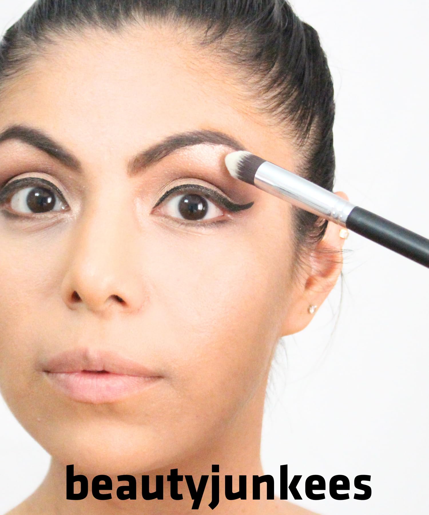 Small Concealer Brush Under Eye β Mini Tapered Kabuki Makeup Brush for Blending, Setting, Contour Eyeshadow, Powder, Cream Make Up, Vegan Synthetic