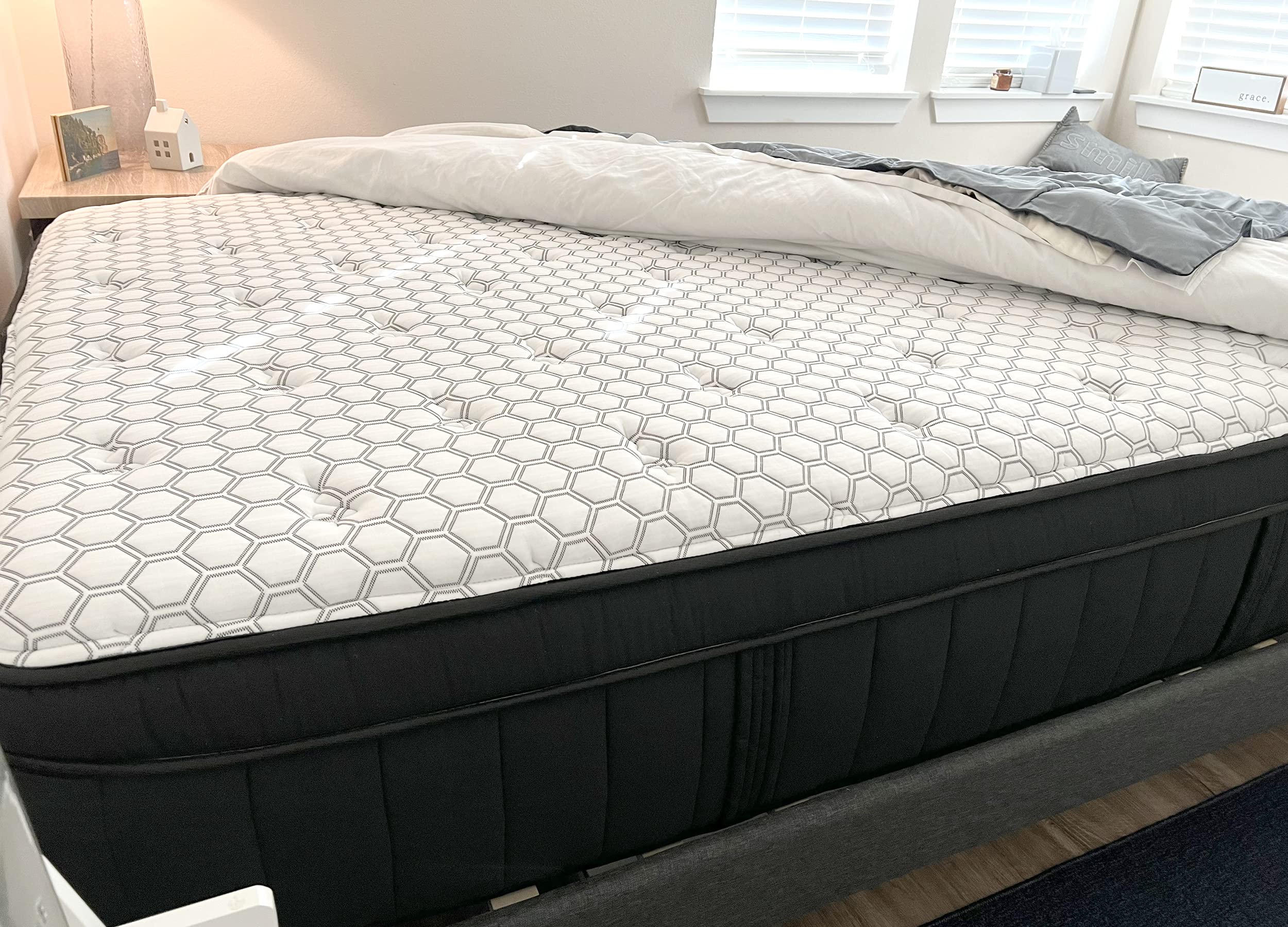 Stratiform 14-Inch Luxury Pillowtop Memory Foam and Innerspring Hybrid Mattress | Made in USA | CertiPUR-US Certified Foam (Cushion Firm, Queen)