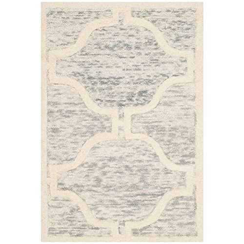SAFAVIEH Cambridge Collection Accent Rug - 2' x 3', Light Grey & Ivory, Handmade Moroccan Distressed Wool, Ideal for High Traffic Areas in Entryway, Living Room, Bedroom (CAM727G)