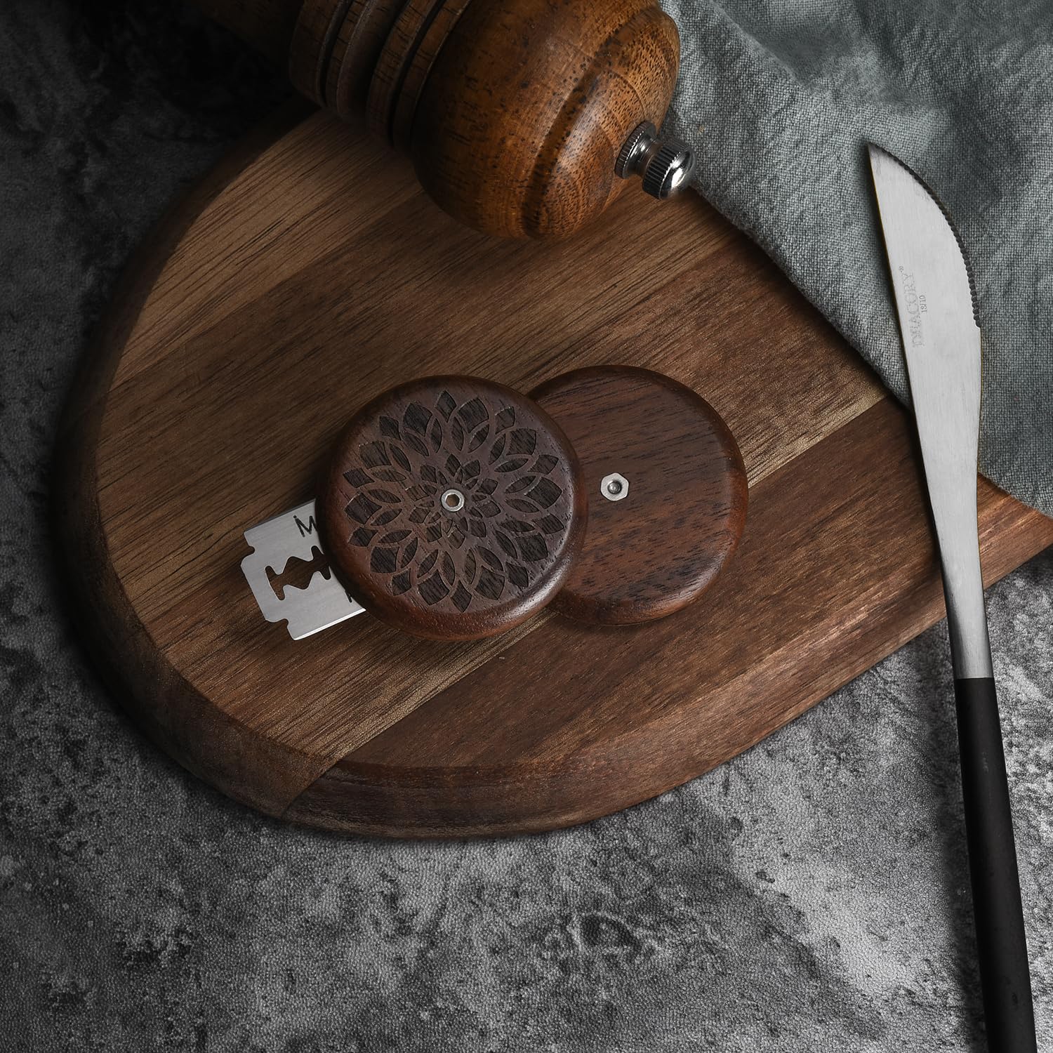 VIROTEE Bread Lame Scoring Tools, Baking Sourdough Bread Slashing Razor Knife Cutter Includes Holster for Bread Bakers Bloom Brown