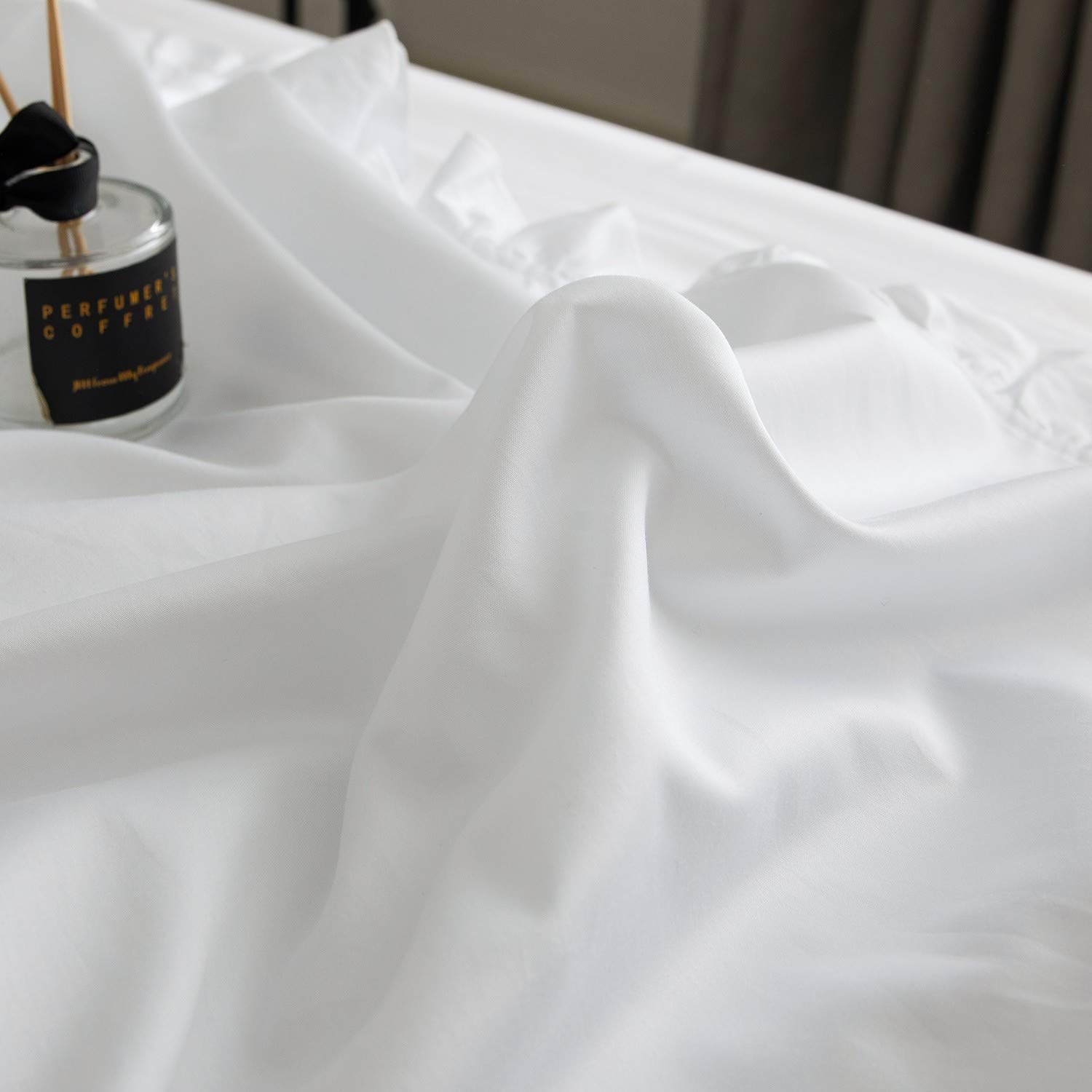 Dolce Mela Kink Size, Luscious 6 Piece Duvet Cover Set with Beautiful Ruffle Edge, 100% Long Staple Combed Cotton, Hypoallergenic, All-Season, White, DM807K