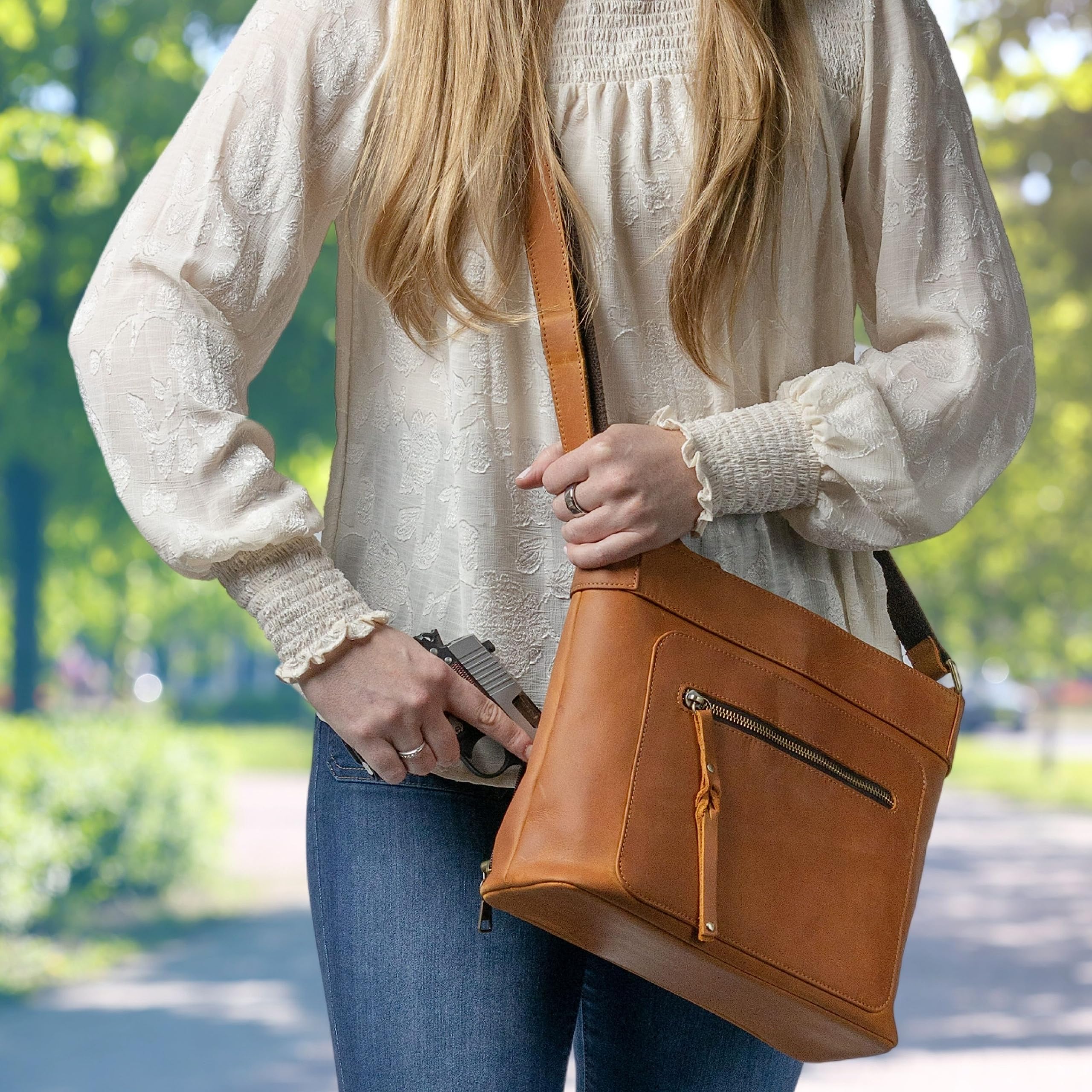 Lady Conceal Concealed Carry Delaney Distressed Leather Crossbody (Distressed Mahogany)