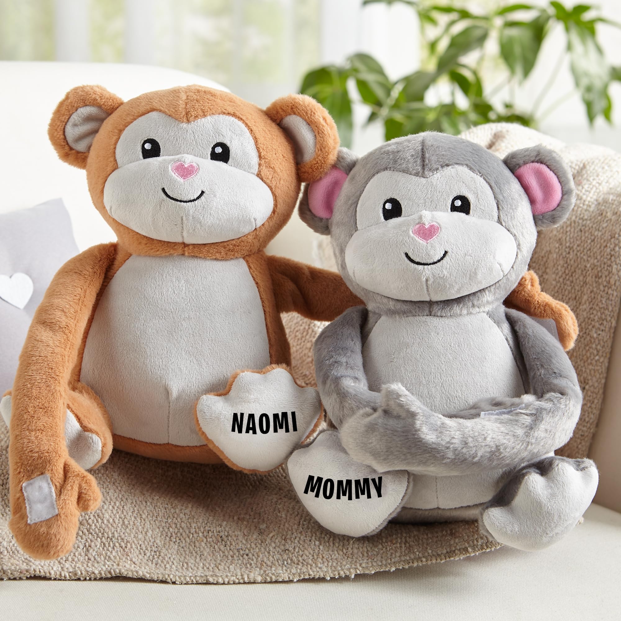 Let's Make Memories Personalized Hugging Plush Monkeys - Monkey Stuffed Animal for Kids - for Birthday - for Boy - for Girl - Te Quiero - Familia