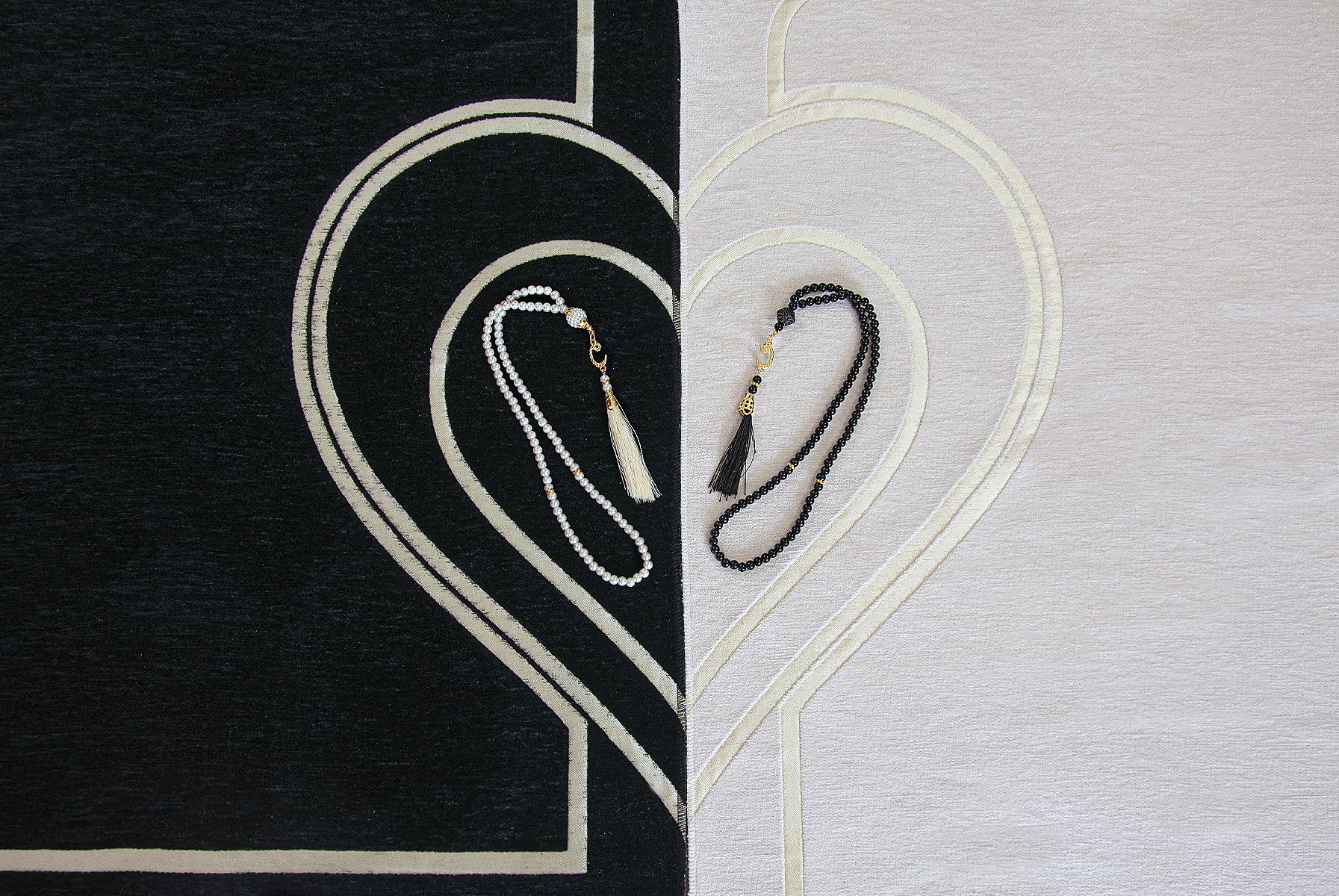 ihvan online, Muslim Prayer Rug for Couples, Praying Mat Set for Women & Men, Heart Patterned, Soft, Prayer Beads, Islamic Gifts for Ramadan Eid Valentines Day, Two Pieces, White-Black