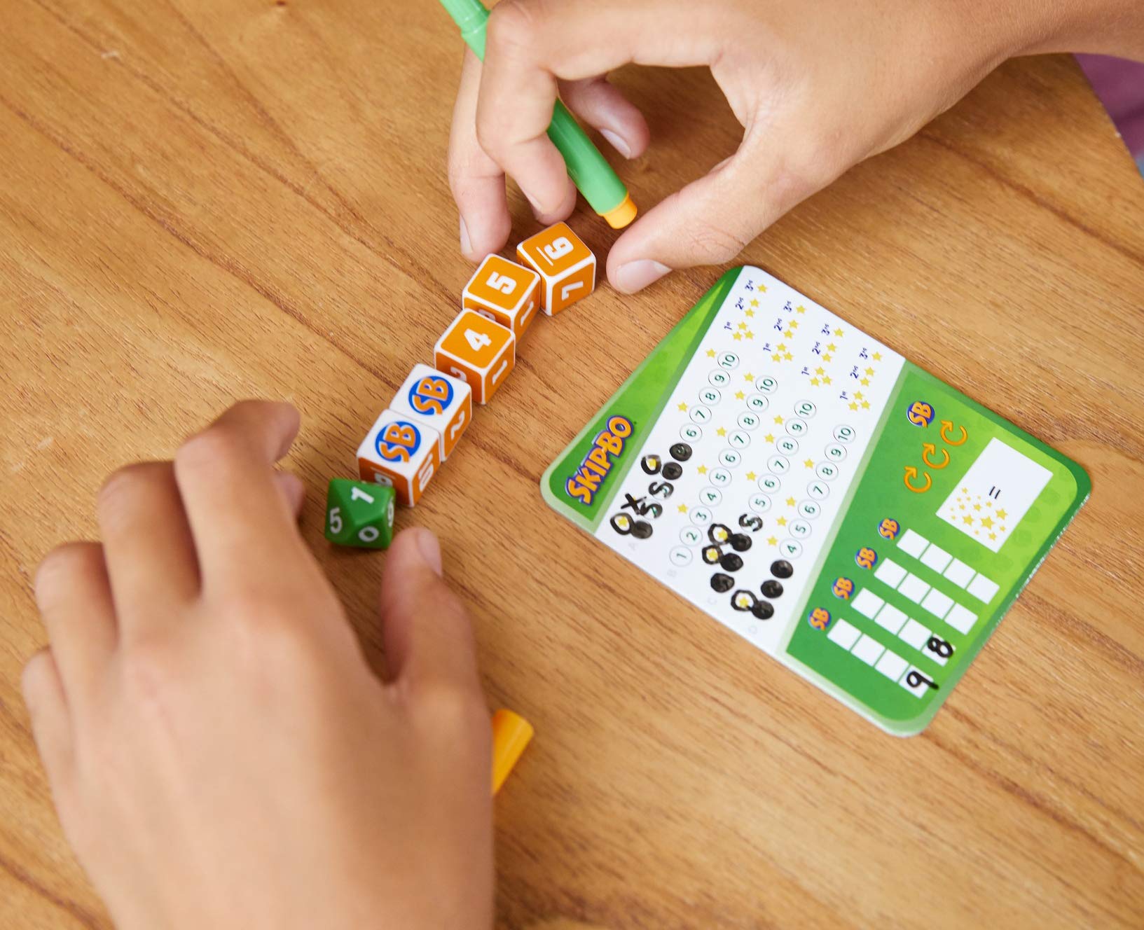 Mattel Games Skip-Bo Roll & Write Family Dice Game with Dry Erase Boards and Markers for 7 Years Old and Up, Multicolor