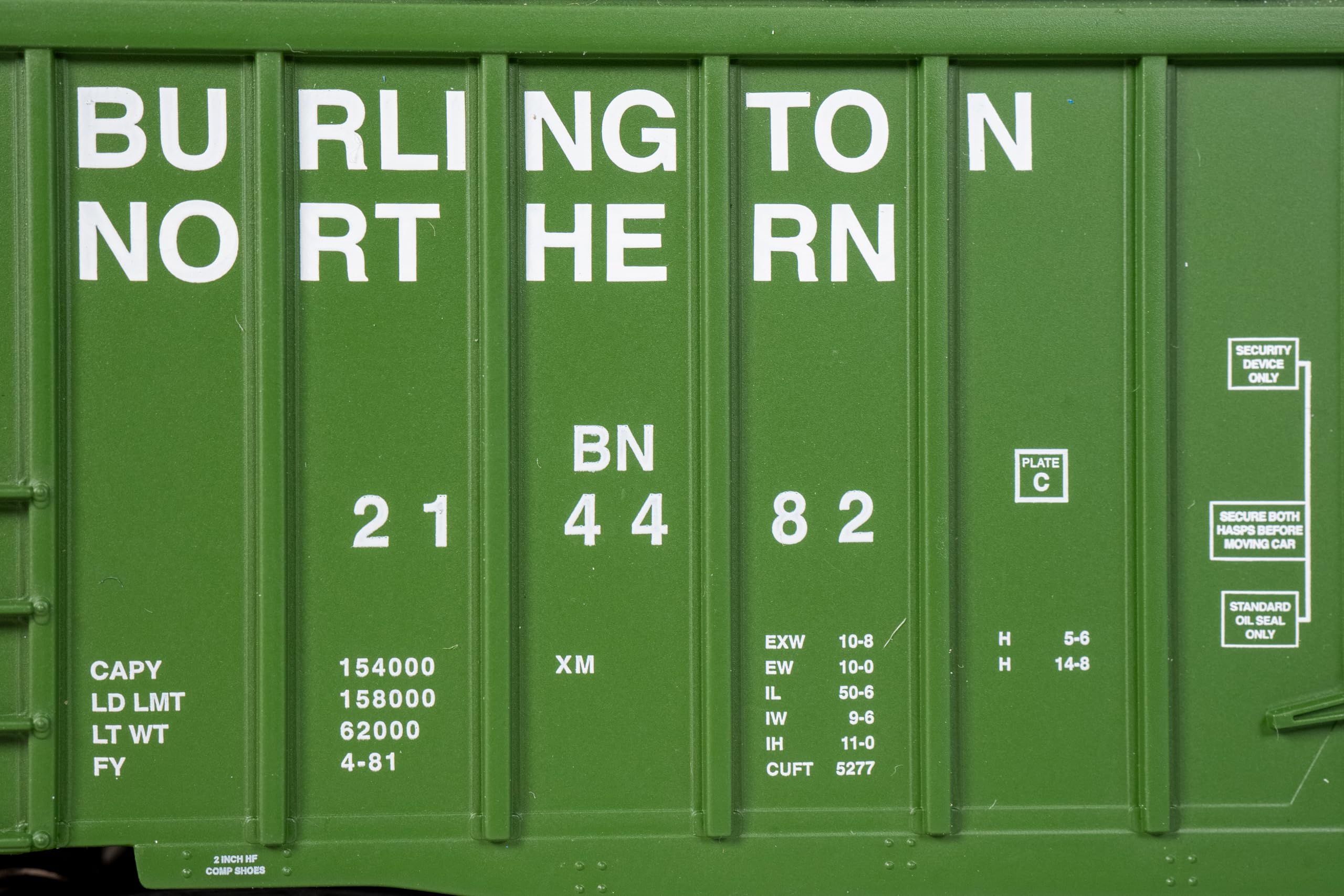 Bachmann Trains - 50' Outside Braced Box Car with Flashing End of Train Device - Burlington Northern - HO Scale