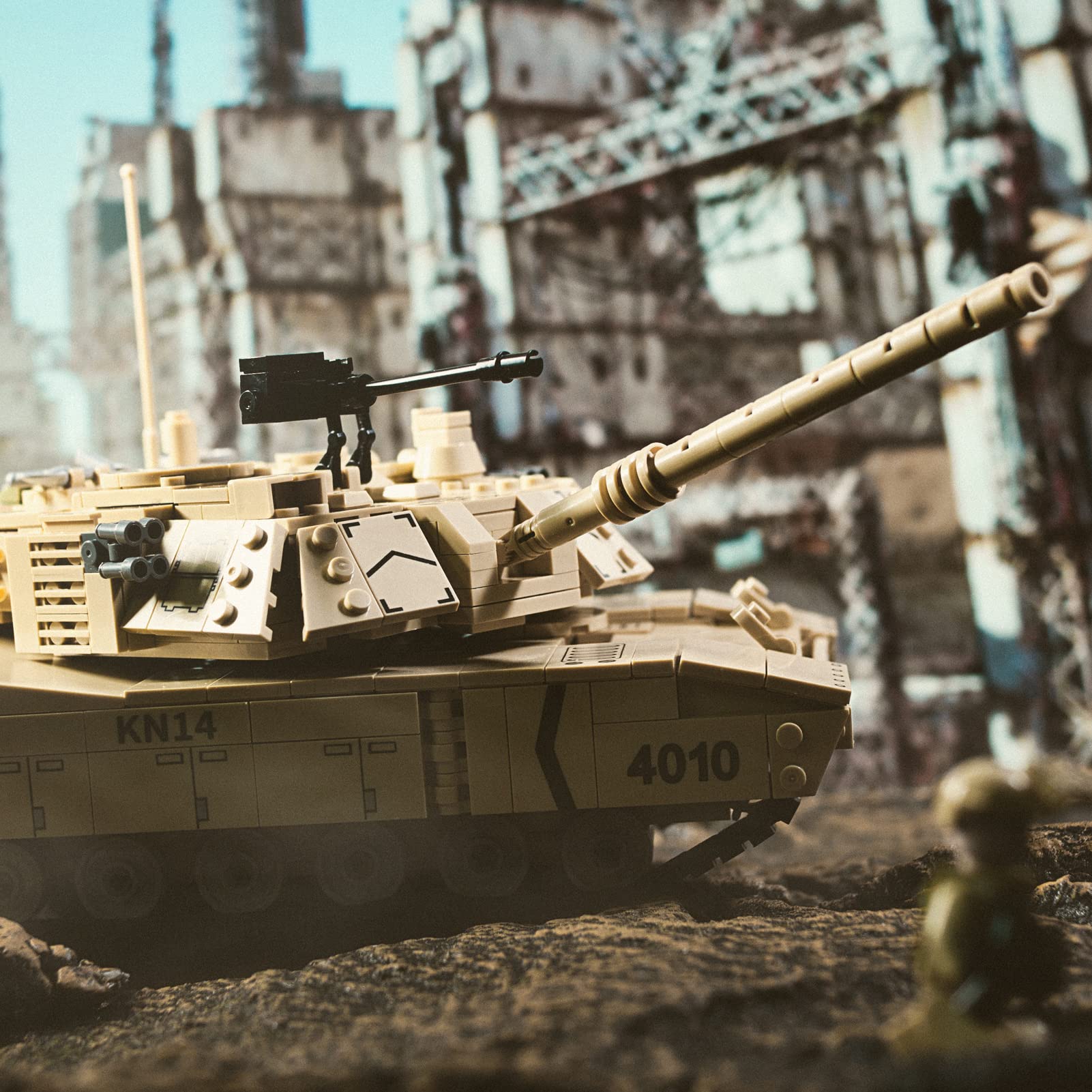 M Menbis M1A2 Simulated Tank Model Kit,WW2 Military Armed Tanks Building Block with 4 Soldier Figures ,Toys for Model Lovers,Gift for Boys 8-12(1053 Pcs)