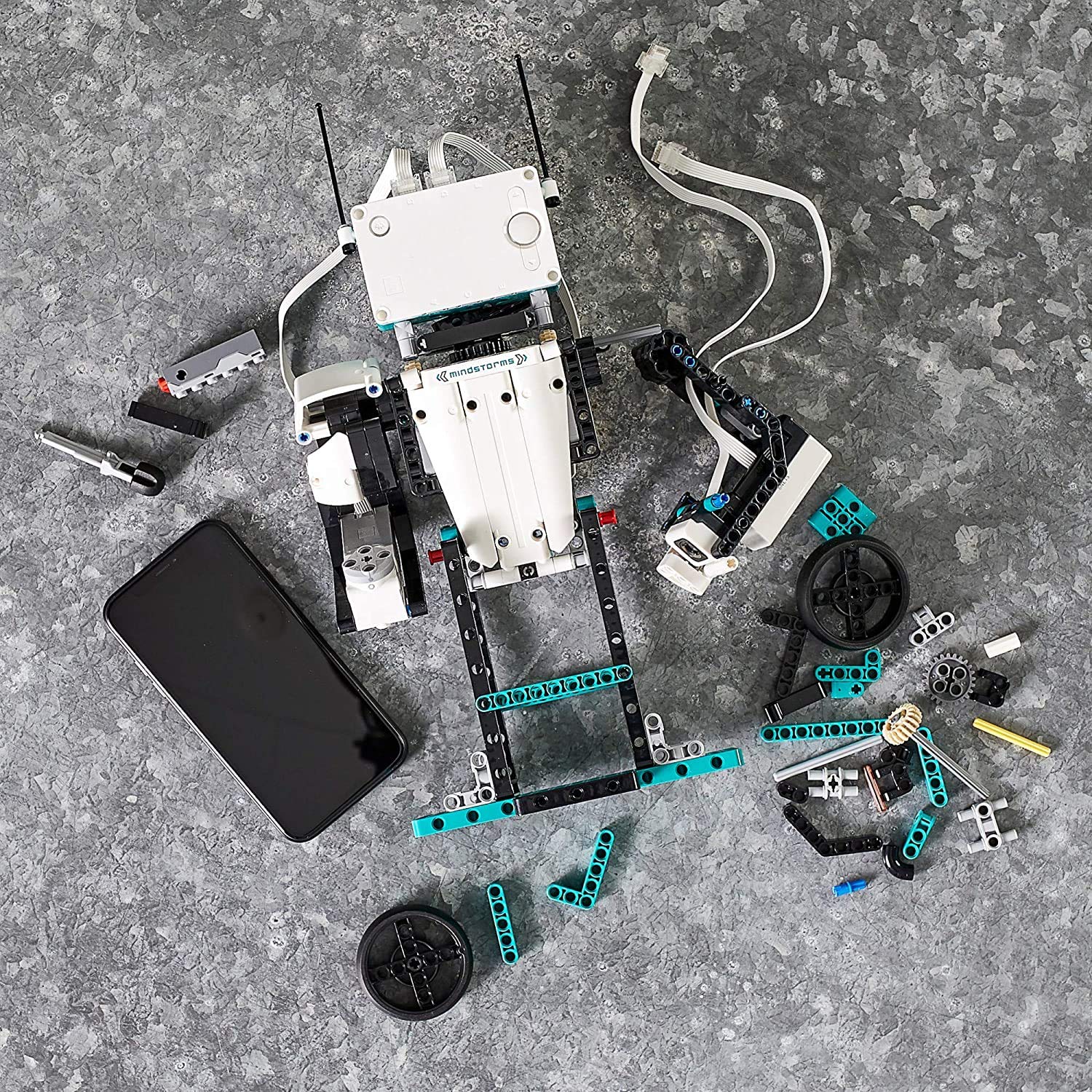LEGO MINDSTORMS Robot Inventor Building Set; STEM Kit for Kids and Tech Toy with Remote Control Robots; Inspiring Code and Control Edutainment Fun (949 Pieces)
