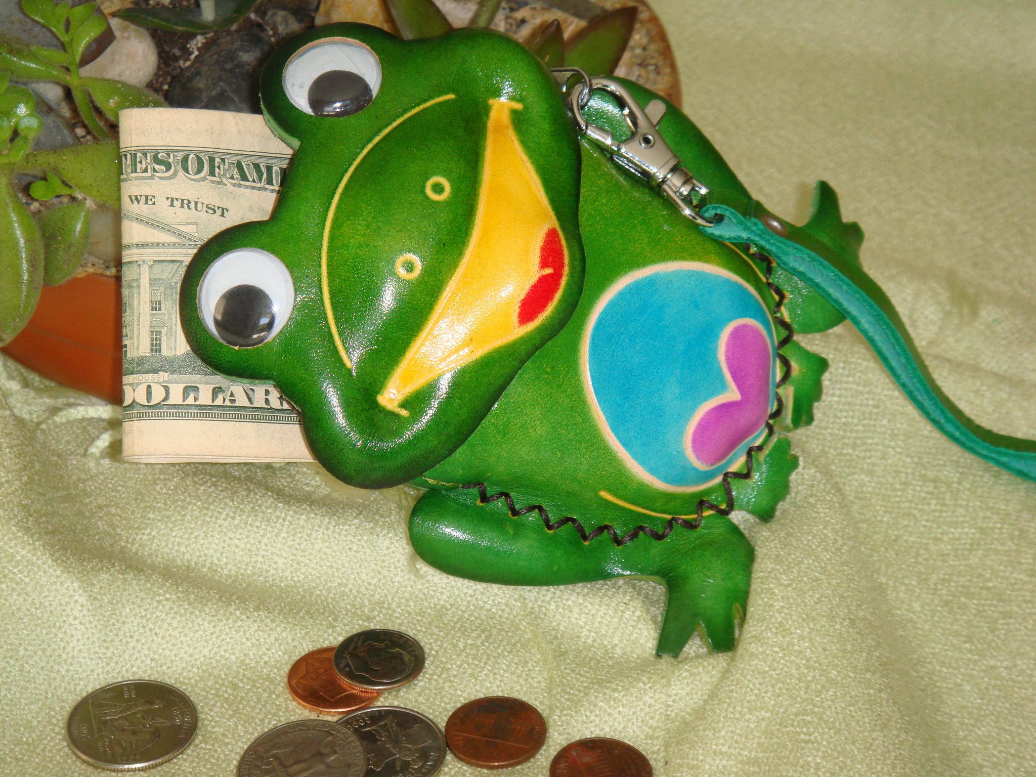 Leather Frog Change, Jewelry Holder. Handmade Happy Frog Coin Pouch, Wrist Strap and Zipper.