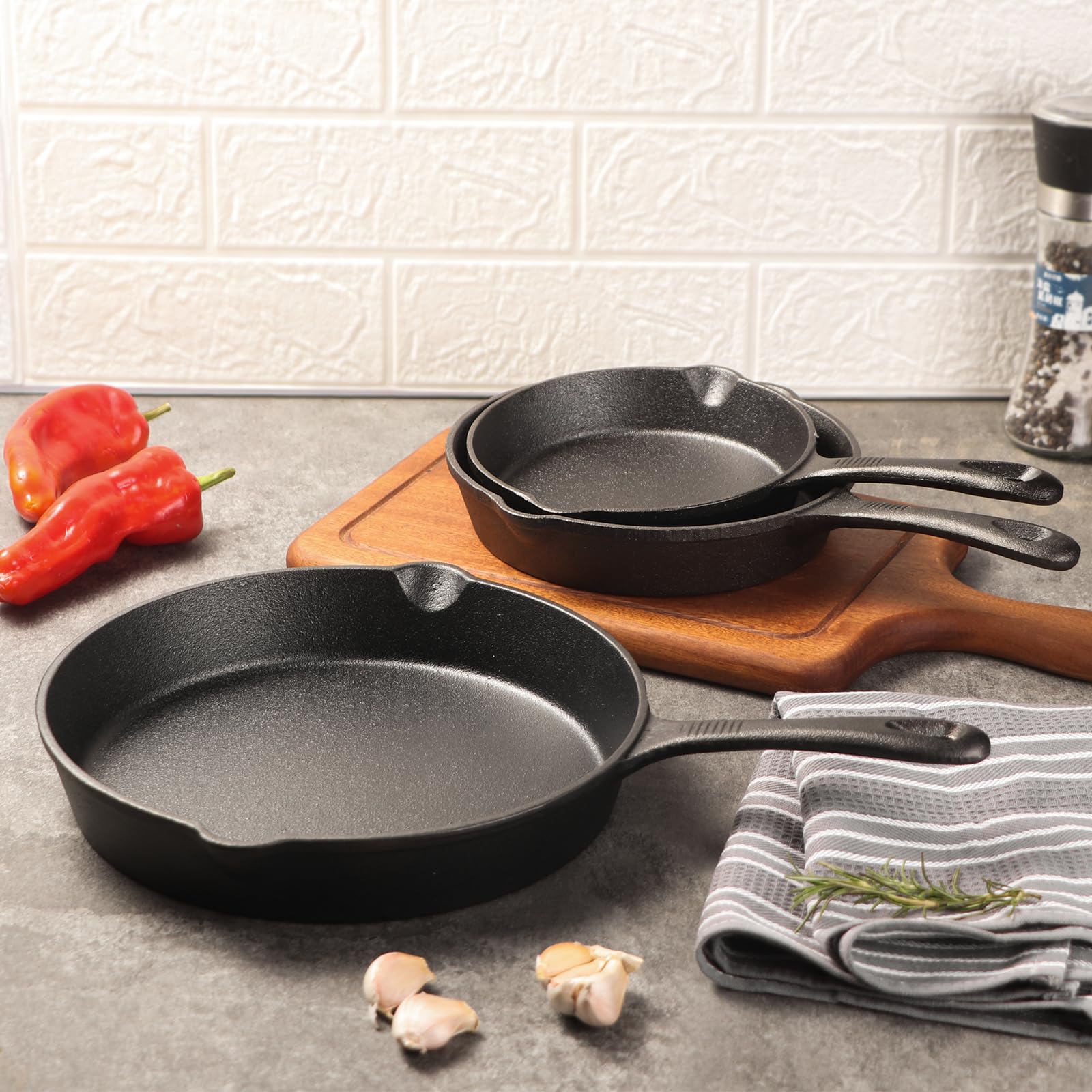 CherHome Cast Iron Skillets 3 Piece,Pre-Seasoned Cast Iron Frying Pan,Cast Iron Fry Pan Skillet Set Includes 6.5in,8in,10in Pans,Ideal for Use on any Type of Cooktop,Oven Safe
