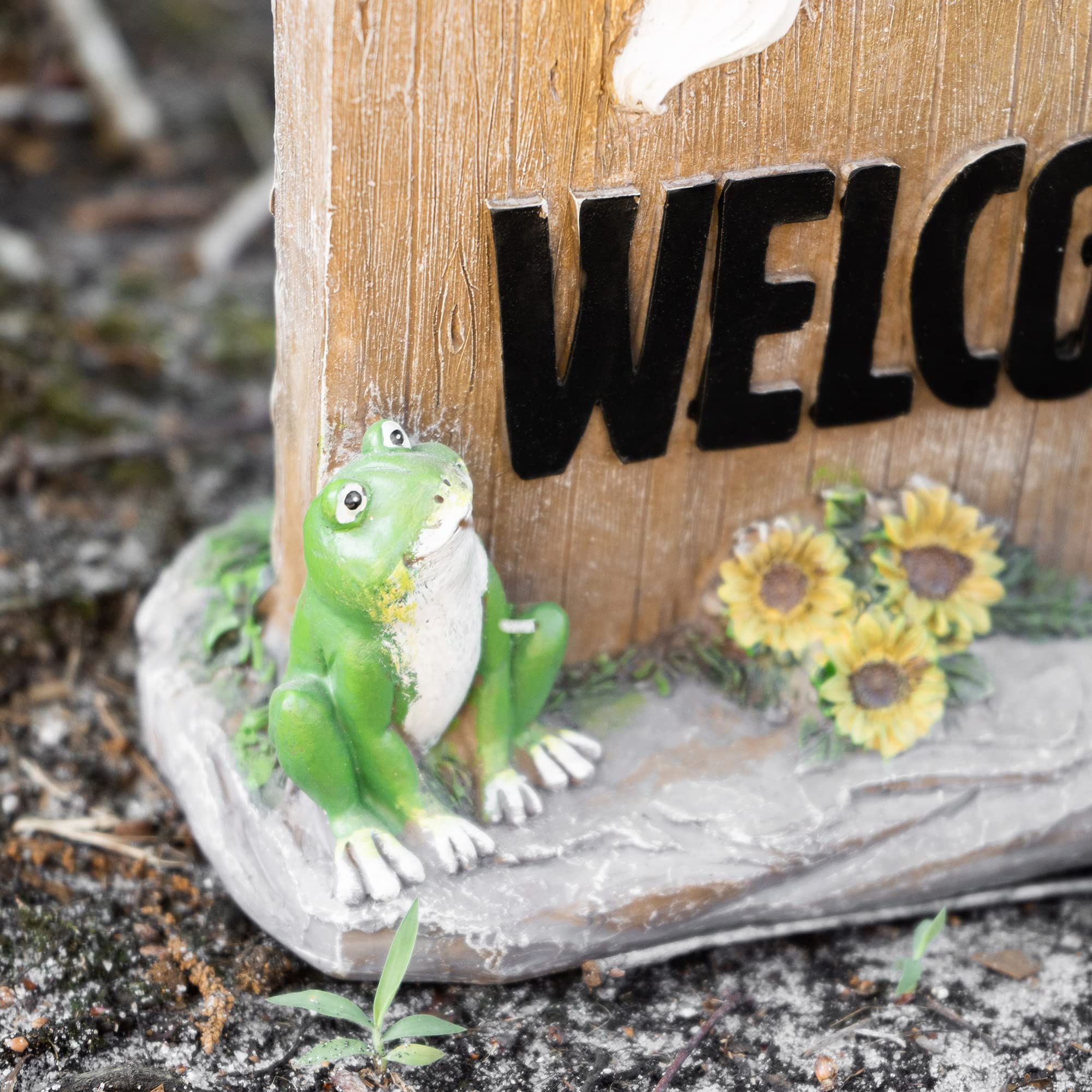 VP Home Welcome Gnome with Lantern and Frog Solar Powered LED Outdoor Decor Garden Light Welcome Gnomes Statues Outdoor Funny Figurine Decor for Outside Patio, Yard, Lawn