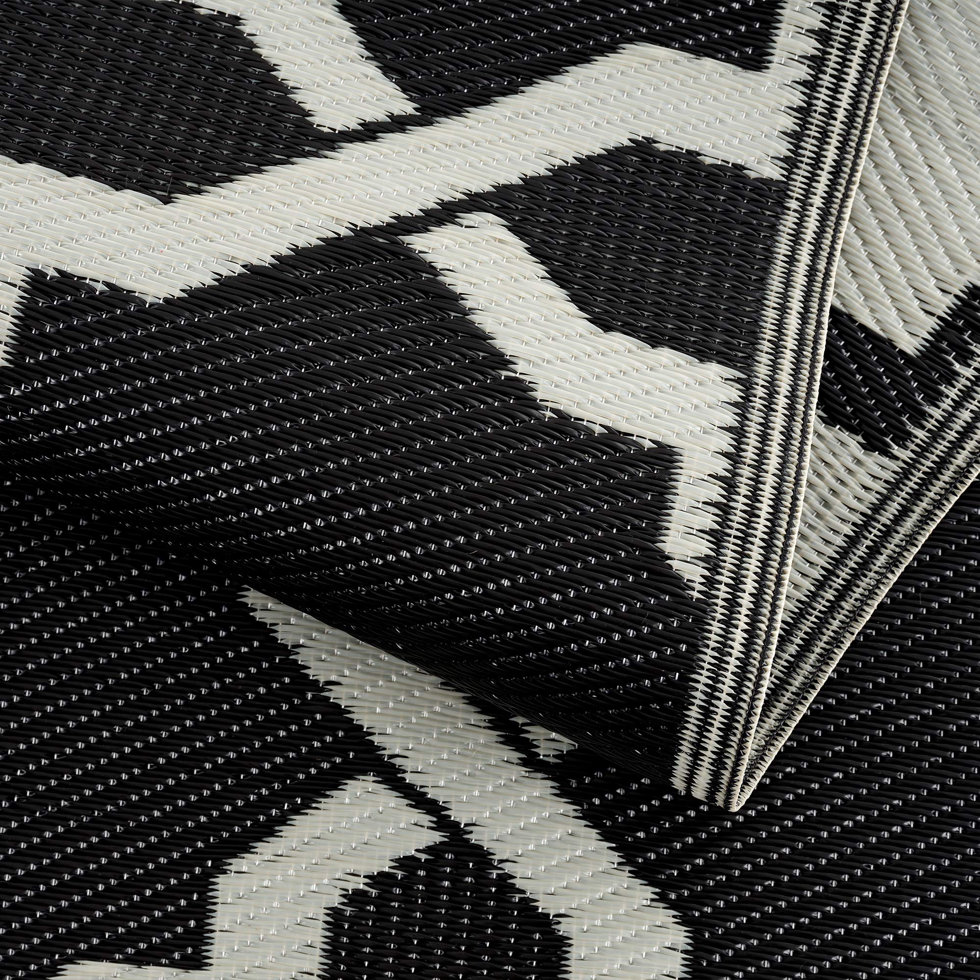 Beverly Rug Outdoor Reversible Plastic Area Rug-3'11 inchx 5'11 inch-Nevada,21102-Black / White