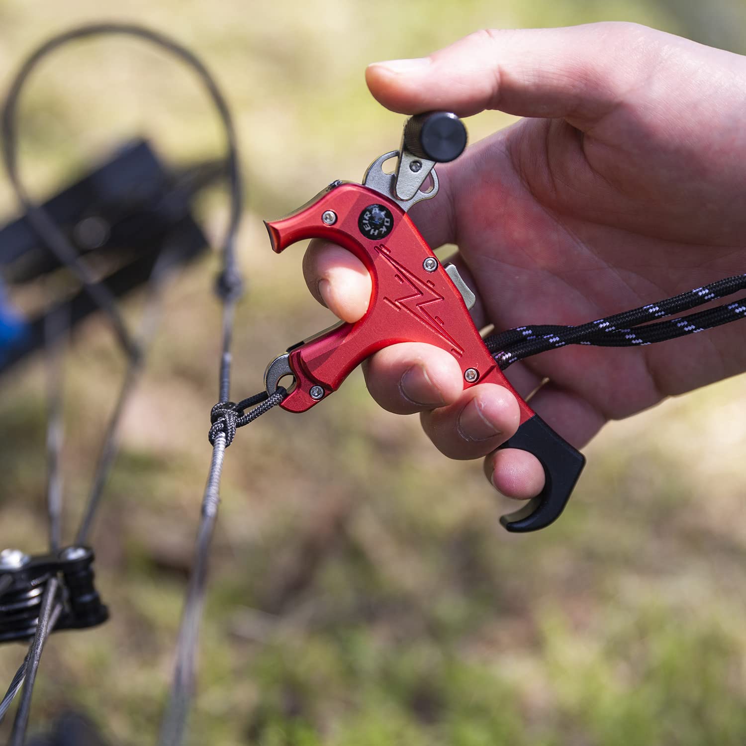 Bow Release Aids,3 or 4 Fingers Grip Adjustable Automatic Archery Release,Thumb Trigger for Compound Bow Accessory, and Affordable Price, is Your Best Choice
