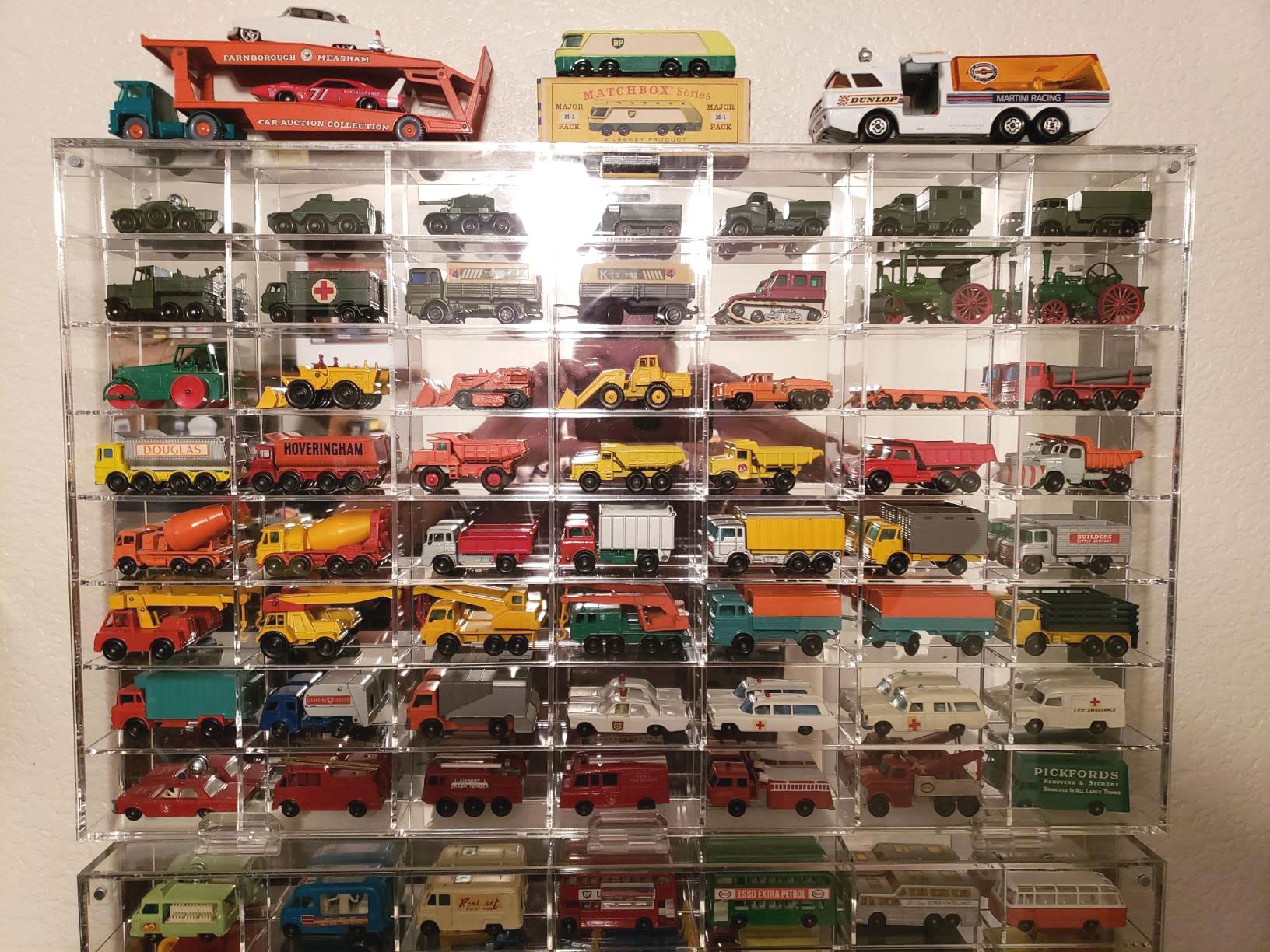 Hot 56 Compartment 1/64 Scale Toy Cars Wheels Matchbox Display Case Stand Wall Diecast Model Car Cabinet w/Door -AHW64-56