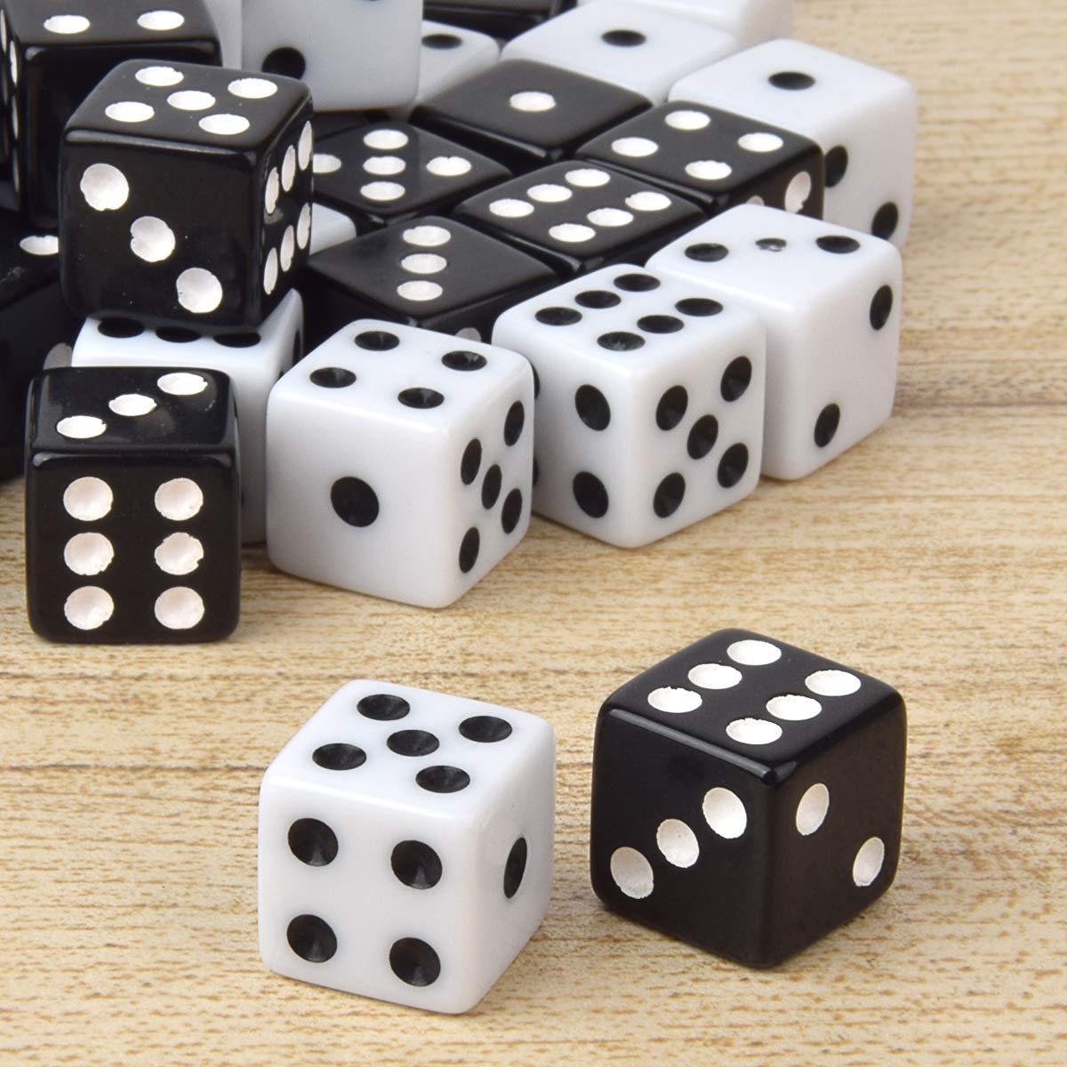 Hotusi Standard Game Dice Acrylic Material 16mm (50Pack White + 50Pack Black)