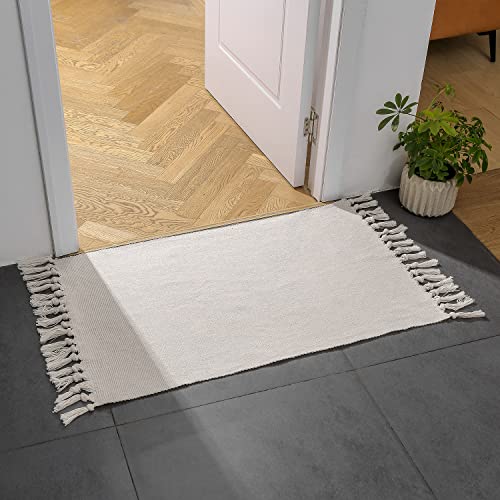 JE JOUE Boho Bathroom Rug 2'x3',Hand Woven Tassel Solid Color Area Rug, Washable Bedroom Runner mat for Laundry Kitchen Outdoor Bathroom Dorm entryway