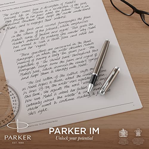 PARKER IM Rollerball Pen, Black Lacquer Gold Trim with Fine Point Black Ink Refill, Gift Box (1931659), Black and Gold