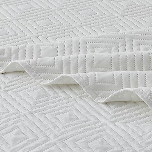 Qucover White Quilt Set California King, Soft Microfiber King Size Quilt Sets Oversized, 3D Ultrasonic Geometric Pattern Lightweight Summer Cal King Quilt 118x106, and 2 Pillow Shams