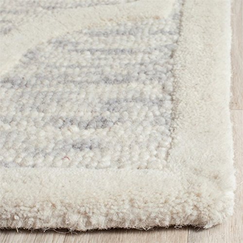 SAFAVIEH Cambridge Collection Accent Rug - 2' x 3', Light Grey & Ivory, Handmade Moroccan Distressed Wool, Ideal for High Traffic Areas in Entryway, Living Room, Bedroom (CAM727G)