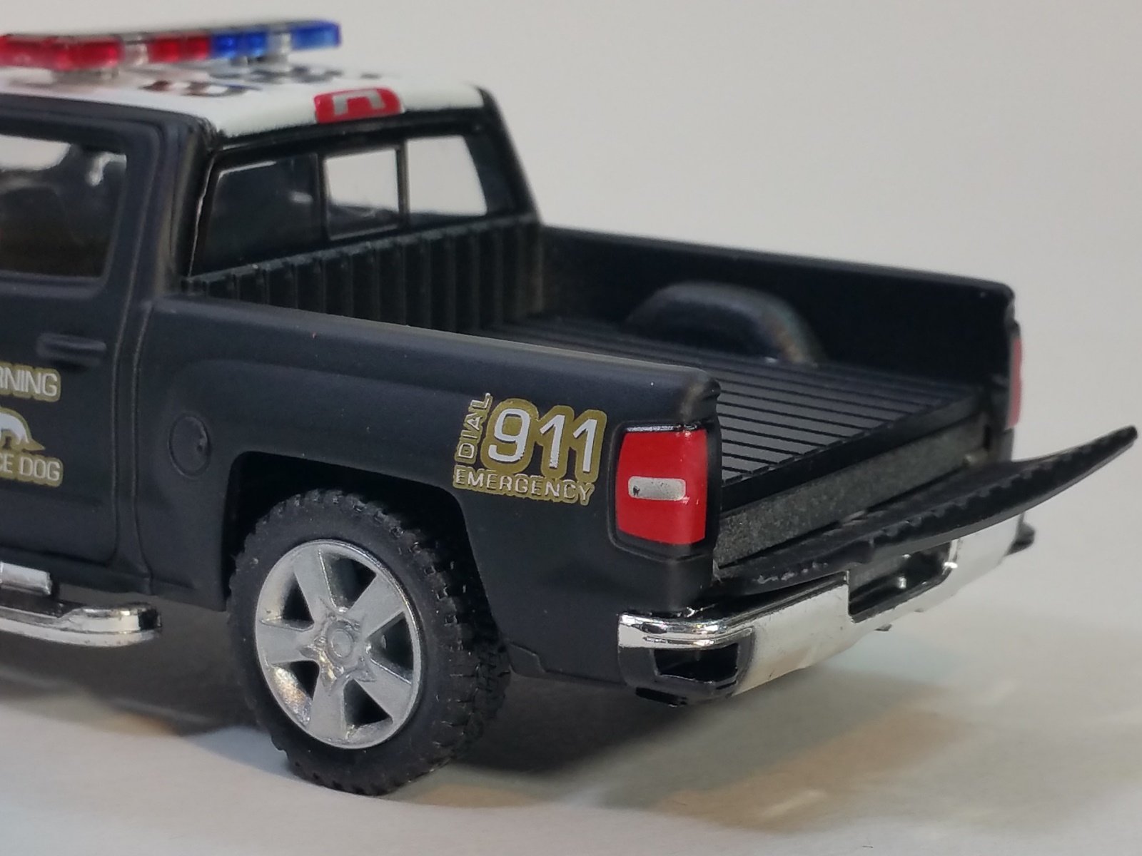 KiNSMART 2014 Chevrolet Silverado LTZ Crew Cab 4x4 1:46 Scale 5 Inch Diecast Metal Model Pick-up Interceptor Truck Police K9 Unit