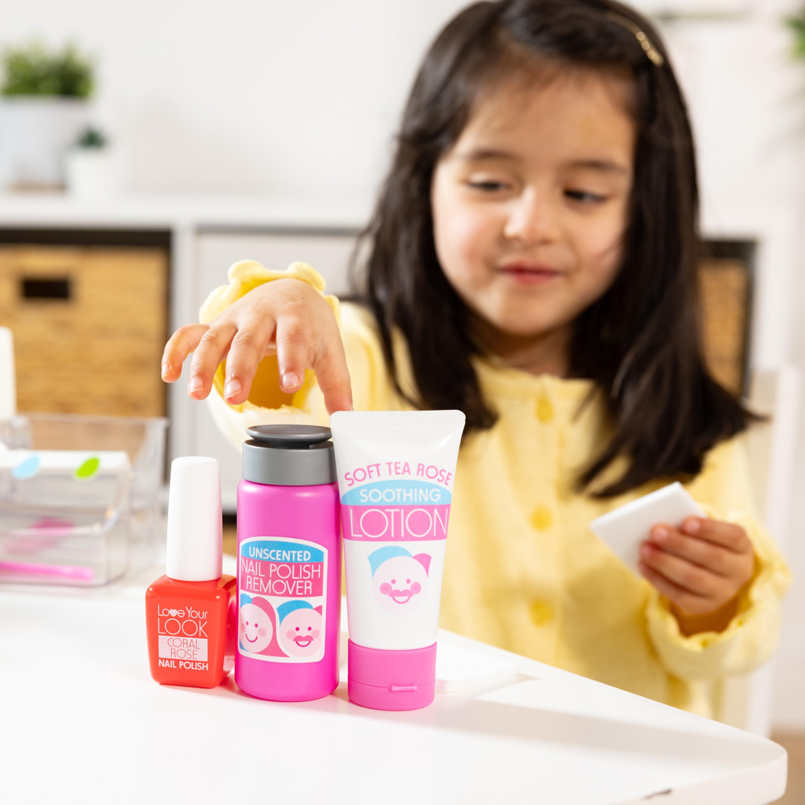 Melissa & Doug Love Your Look Pretend Nail Care Play Set β 20 Pieces for Mess-Free Play Mani-Pedis (DOES NOT CONTAIN REAL COSMETICS) , Pink