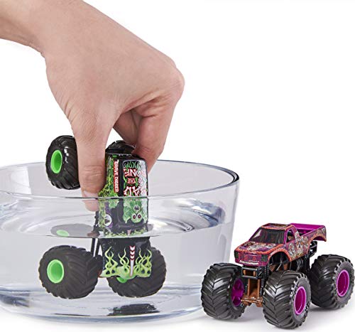 Monster Jam, Official Grave Digger vs. Calavera Color-Changing Die-Cast Monster Trucks, 1:64 Scale