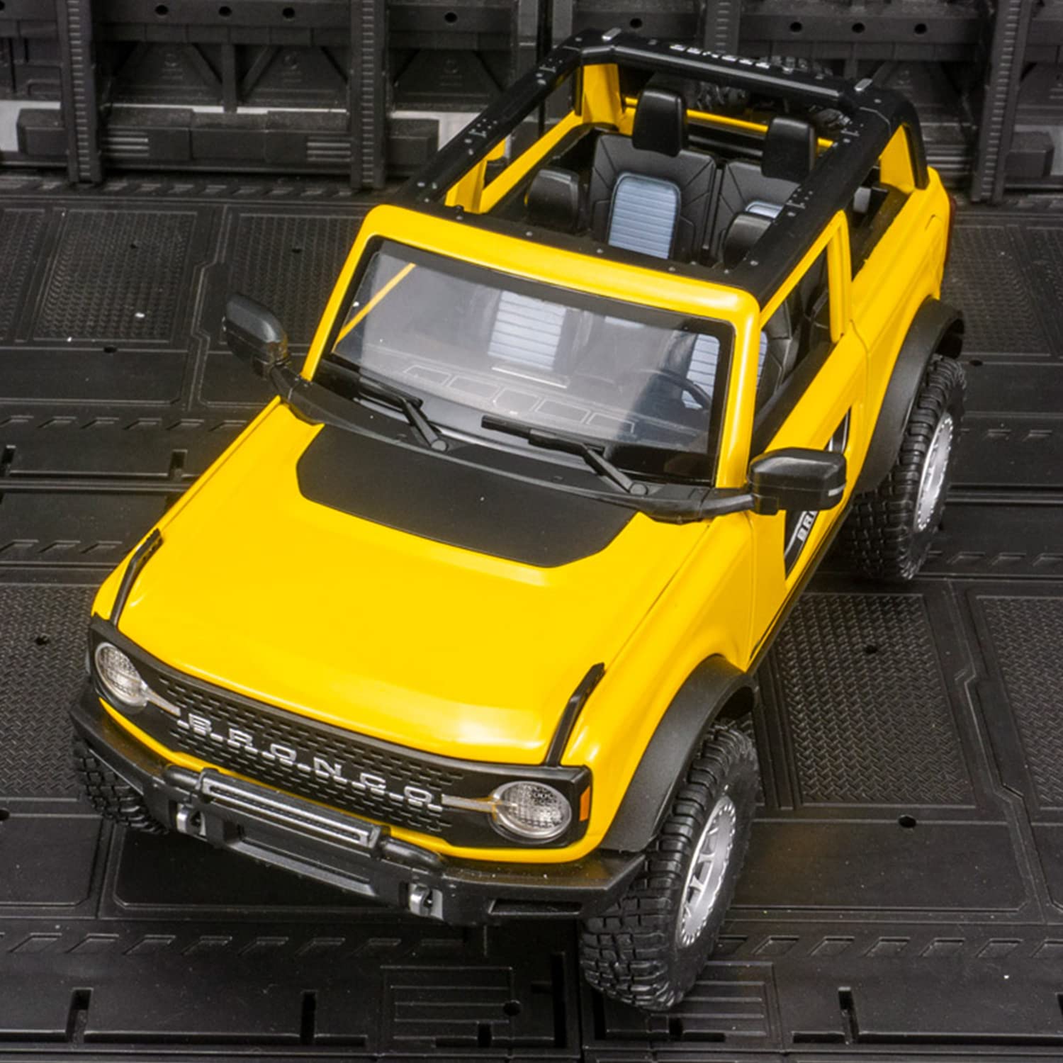 BIOFI Diecast Car Ford Bronco 1:24, Mental Toy Cars Diecast Model, Pull Back Car, Gifts for Boys Adults, Yellow