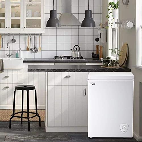Deep Frezeer 3.5 Cubic Chest Freezer, Mini Freezer Compact Deep Freezer with Top Open Door and Removable Storage Basket, 7 Gears Temperature Control, Energy Saving, for Office Dorm or Apartment