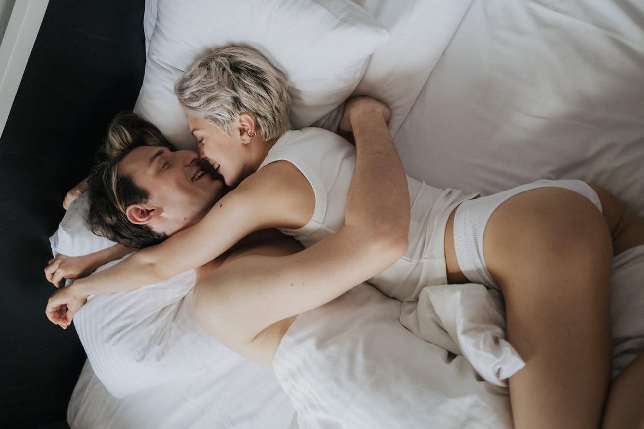 Liquid Magnet Pheromone Cologne for Men Drives Women Wild for Sex and Contains Powerful Pheromones to Attract Women Like a Magnet