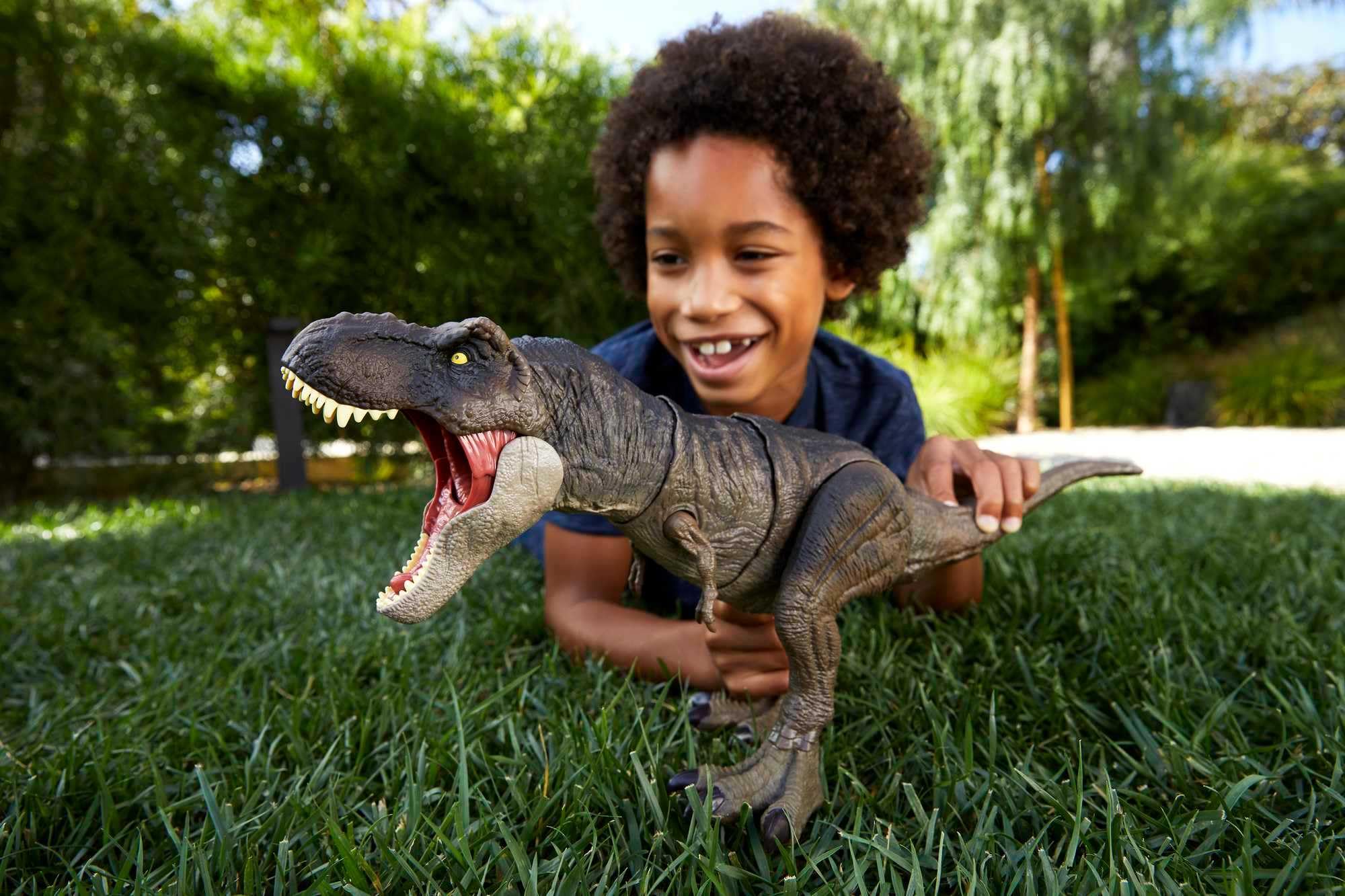 Mattel Jurassic World Dominion Dinosaur Toy, Thrash ‘N Devour Tyrannosaurus Rex Action Figure with Sound & Motion
