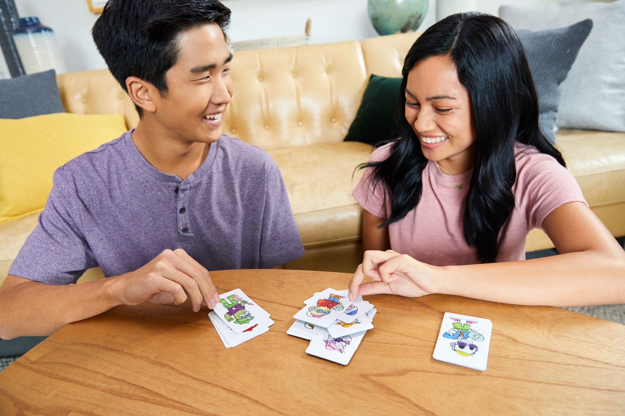 Mattel Games Common Threads 4-in-1 Family Card Game, Matching Game for 7 Year Olds and Up, Multi (GMK70)