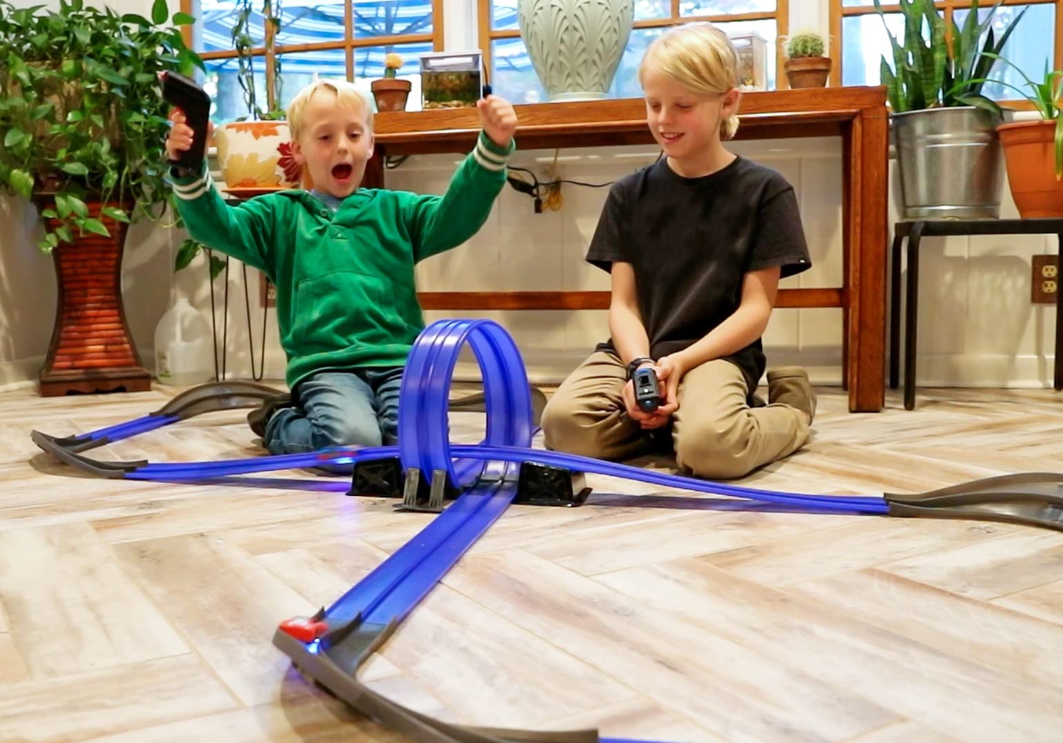 Tracer Racers Remote Control Cordless Glow in The Dark High-Speed Super 8 Speedway Track Set with Two Cars for Dual Racing, Glow Blue