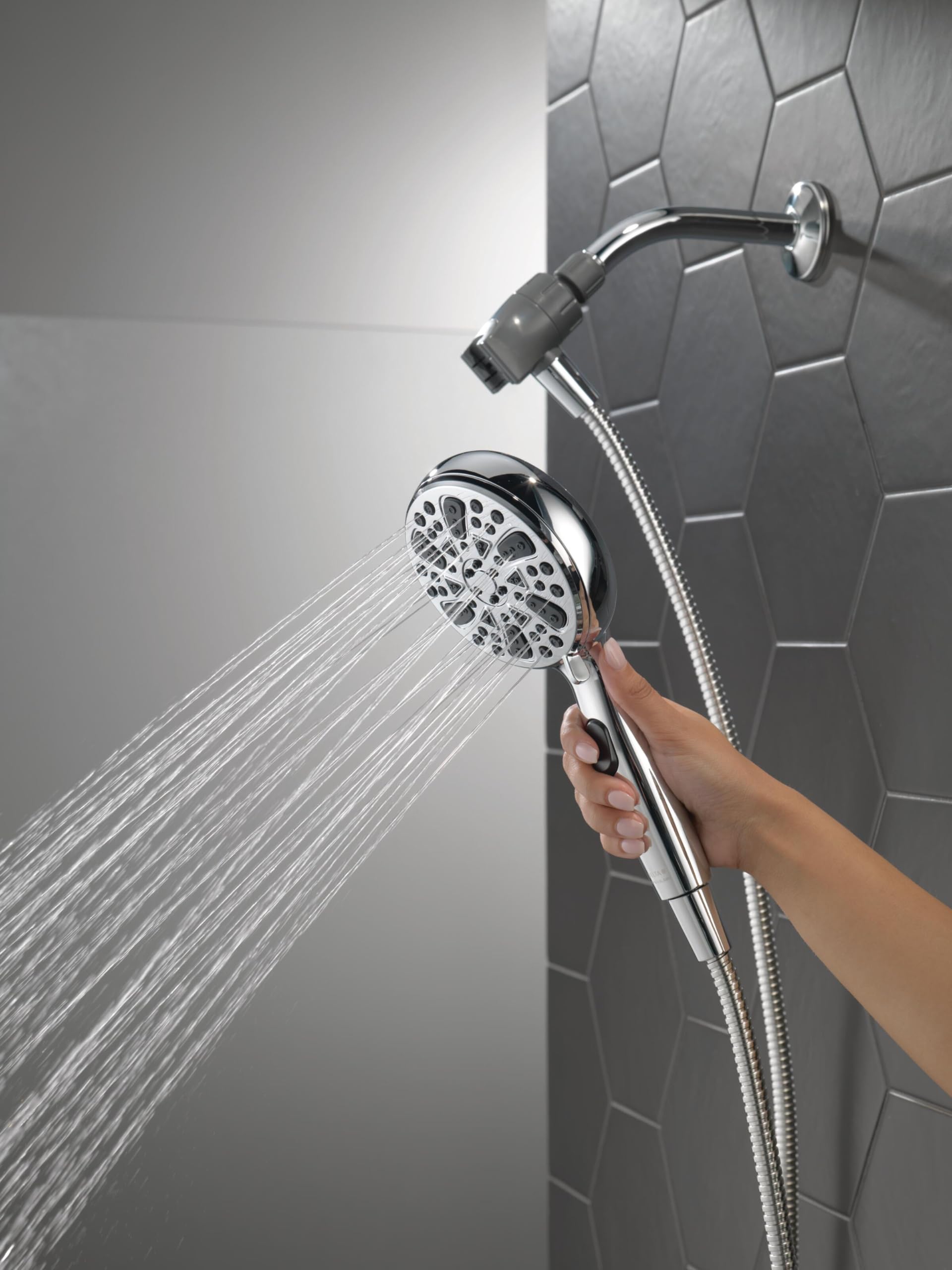 Delta Faucet 6-Setting SureDock Magnetic Shower Head with Handheld Spray, Chrome Shower Head with Hose, Round Shower Head, Showerheads & Handheld Showers, MagnaTite Docking, Chrome 75609